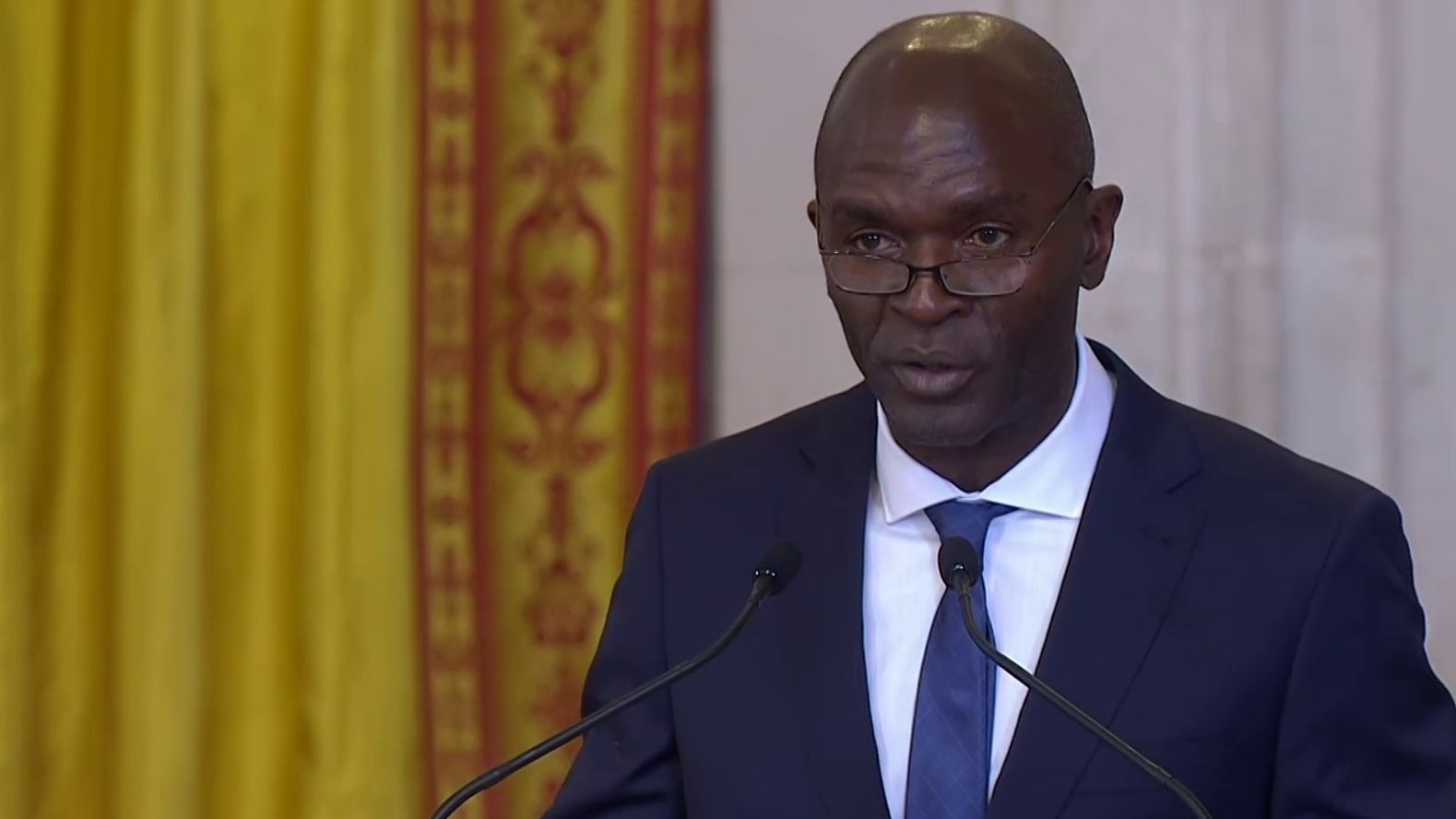 Así vivió Emilio Buale, maestro de ceremonias, el aniversario real