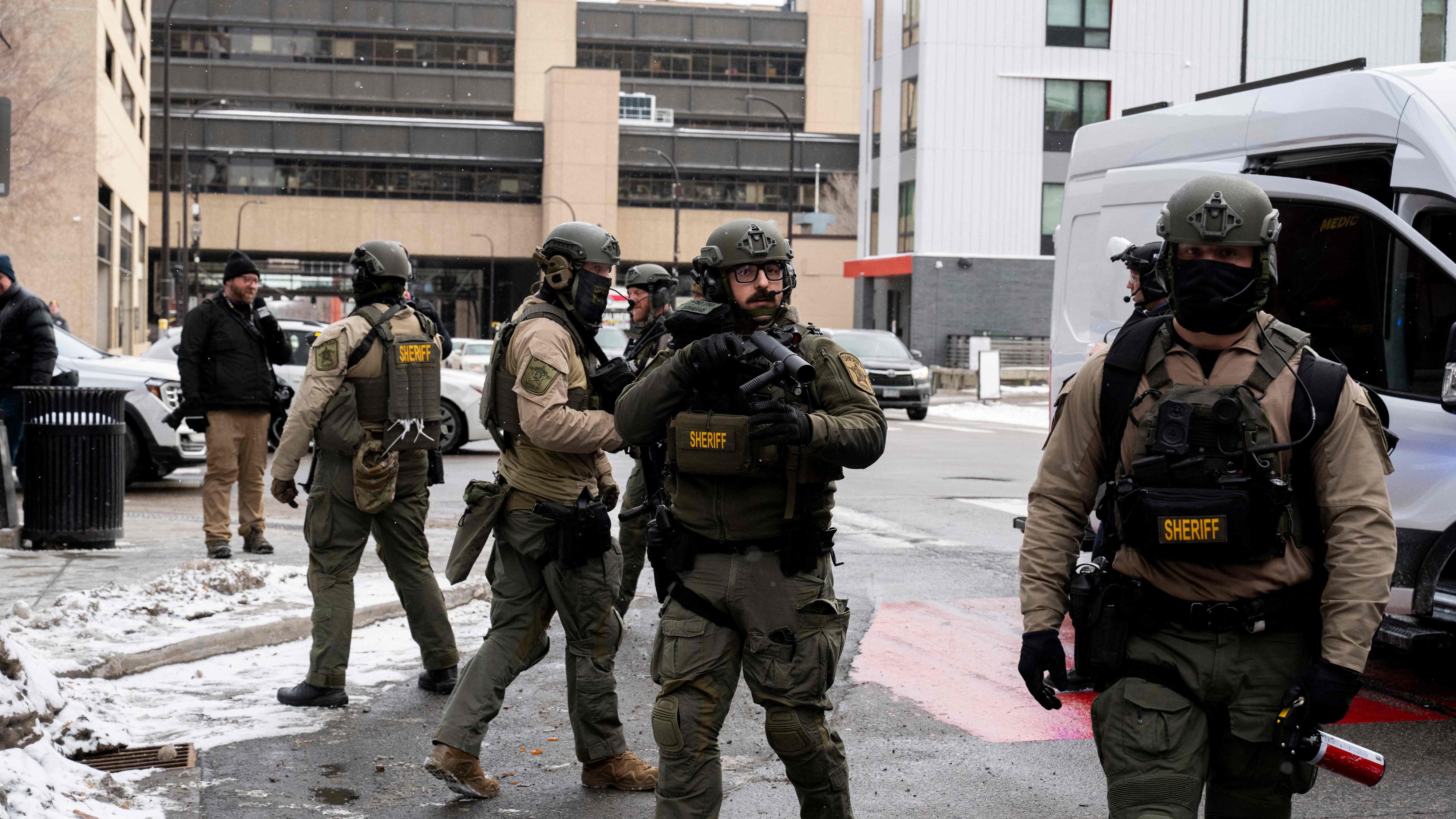 Agentes del ICE disparan contra otra persona en la ciudad de Mineápolis