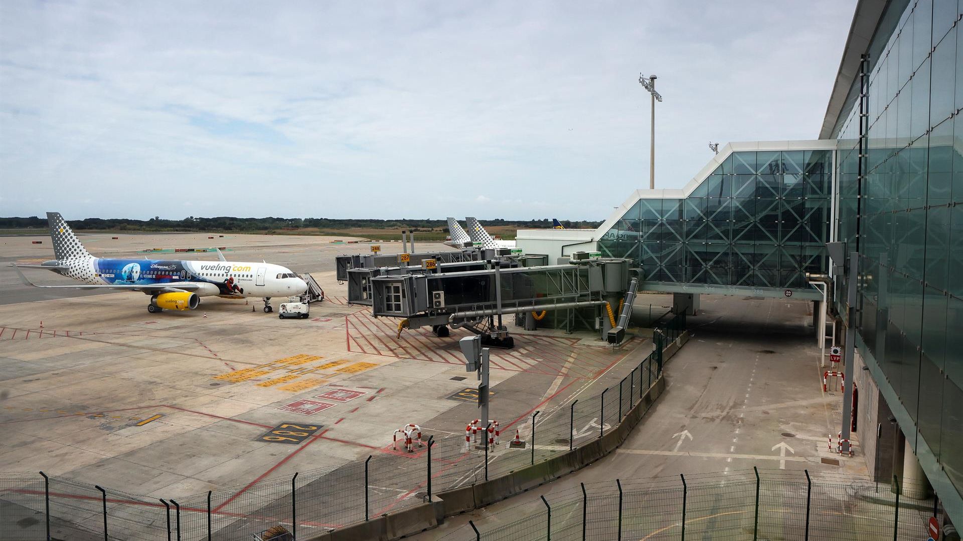 Aterrizaje de emergencia de un avión en Barcelona por una amenaza