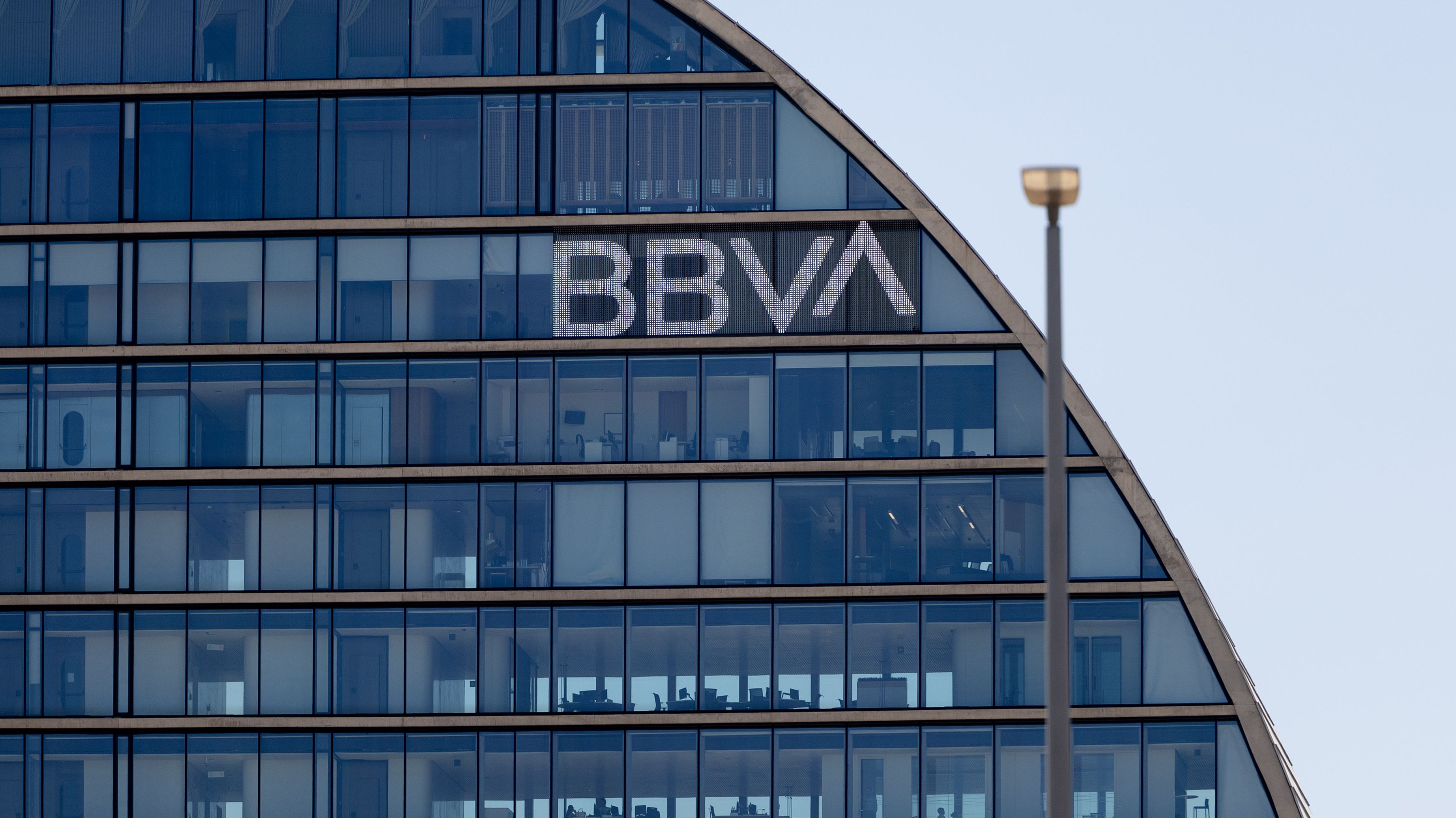 BBVA decide seguir adelante con la opa al banco Sabadell