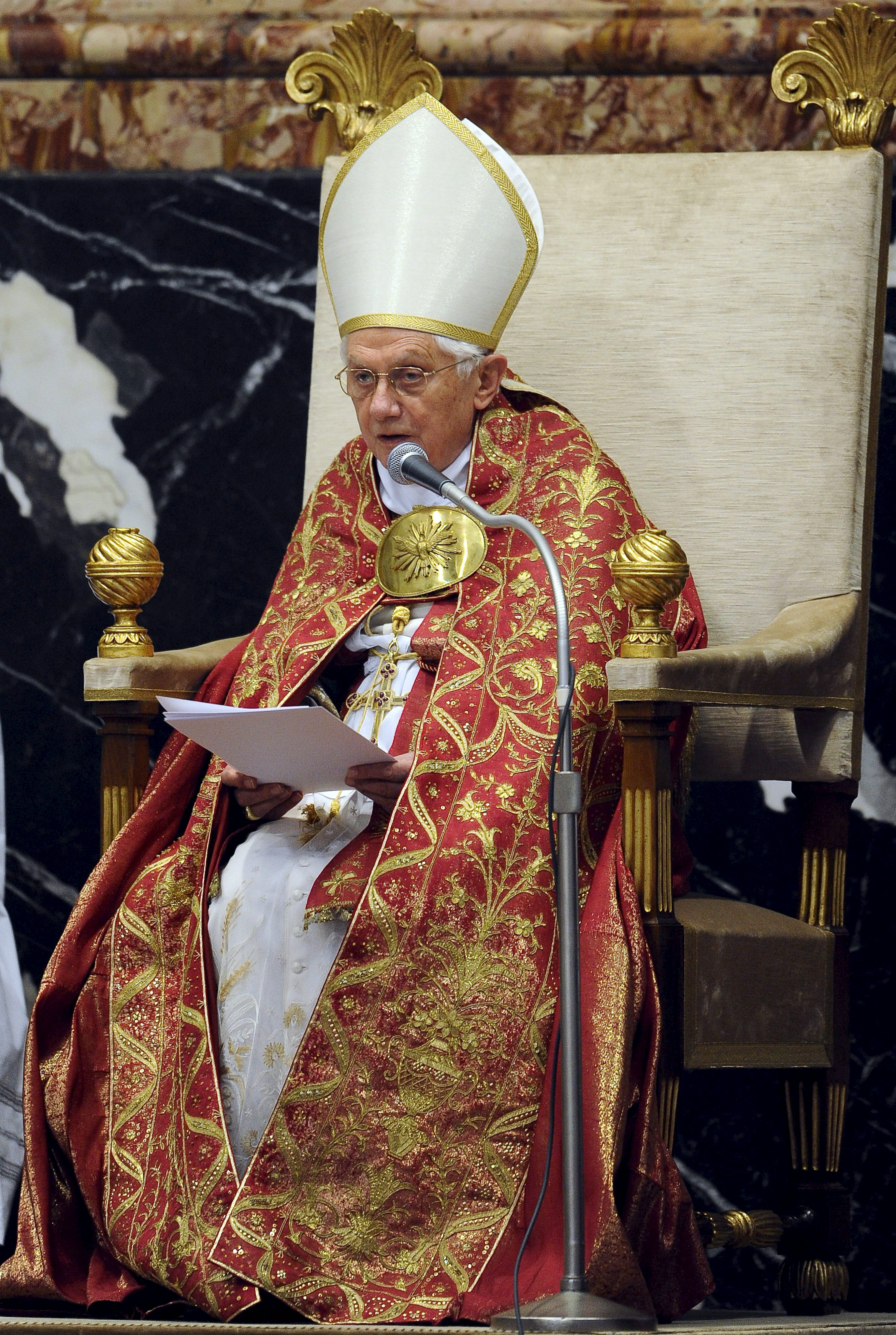Benedicto XVI se encuentra con víctimas de abusos | RTVE.es