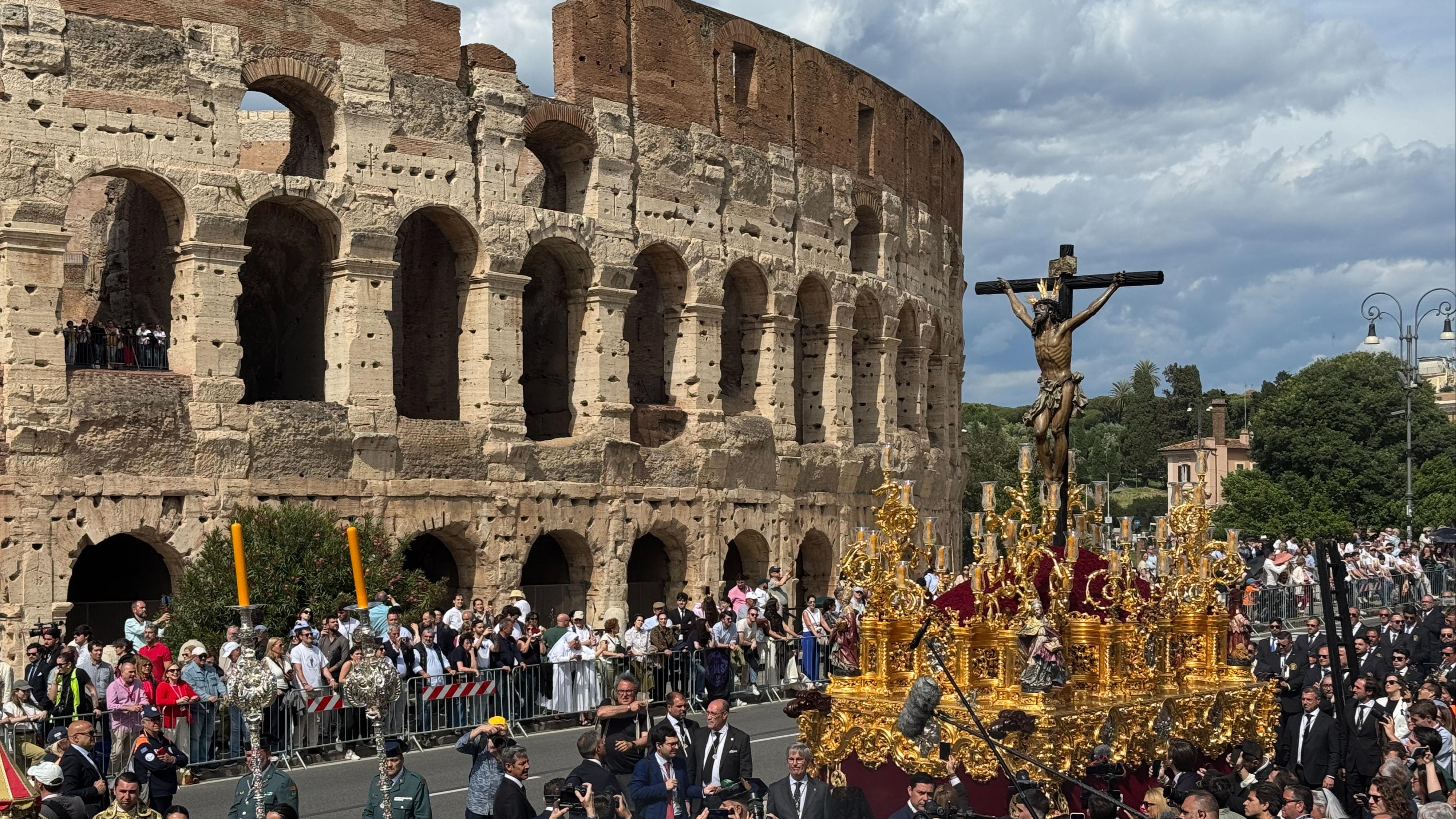 El Cachorro, la Esperanza y el Nazareno, en la procesión del Jubileo en ...