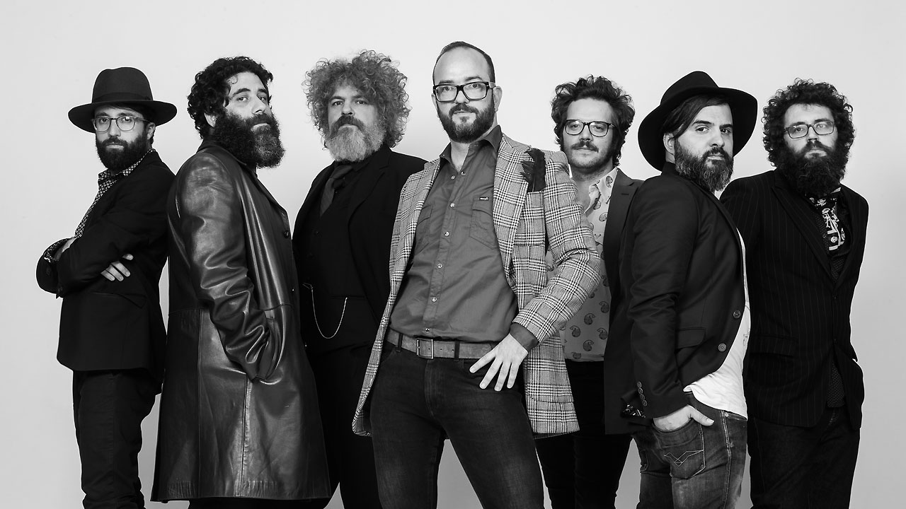 Mi Capitán estrena el videoclip "En la Avenida"