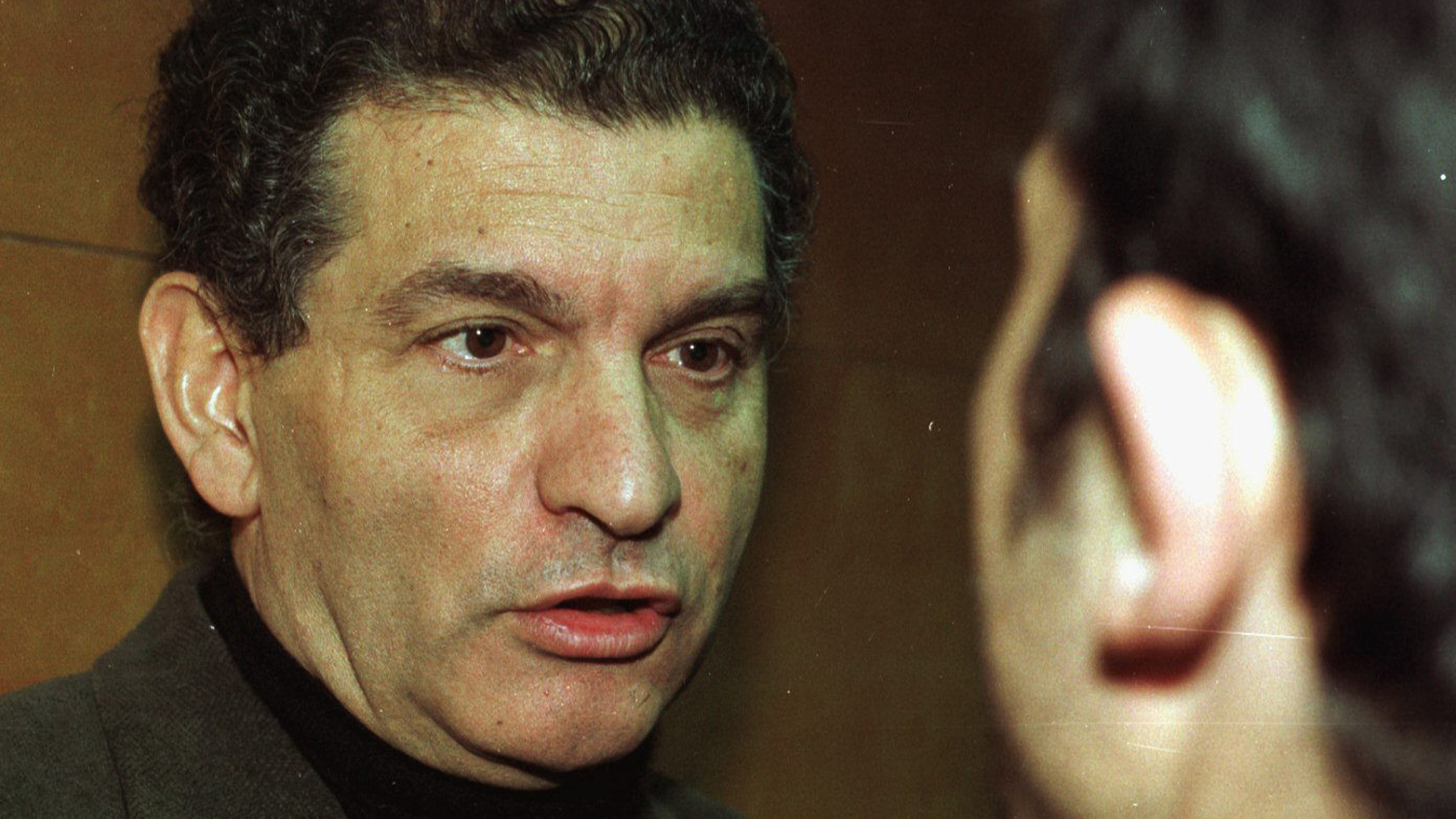 Carlos Cano, entre la encrucijada de su música y su voz en RNE