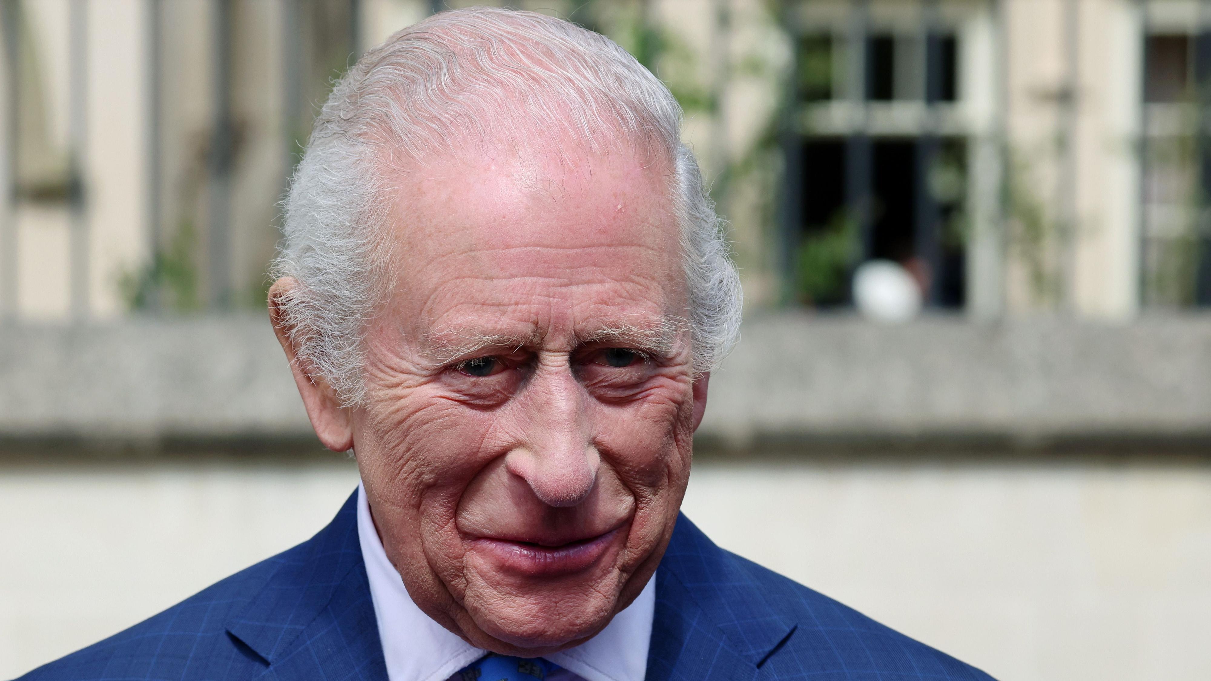 Carlos III afirma que sufrir cáncer es "a veces aterrador"