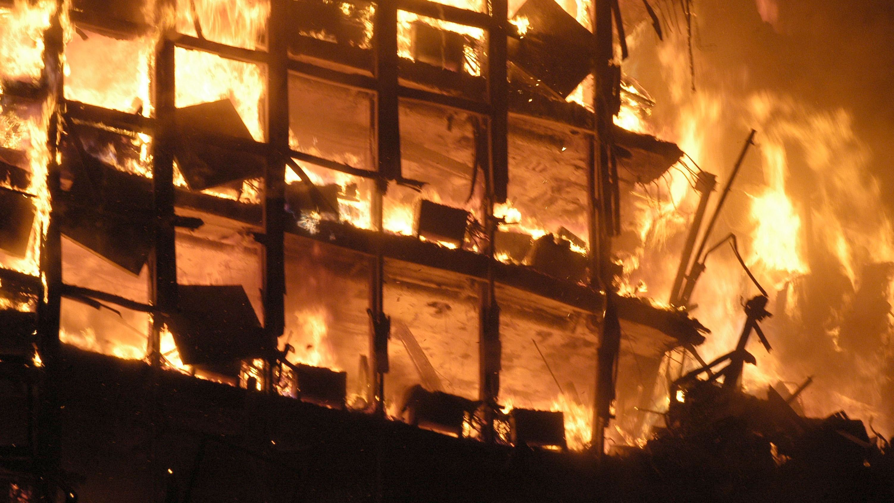 Continúan las incógnitas sobre incendio de la torre Windsor 20 años después