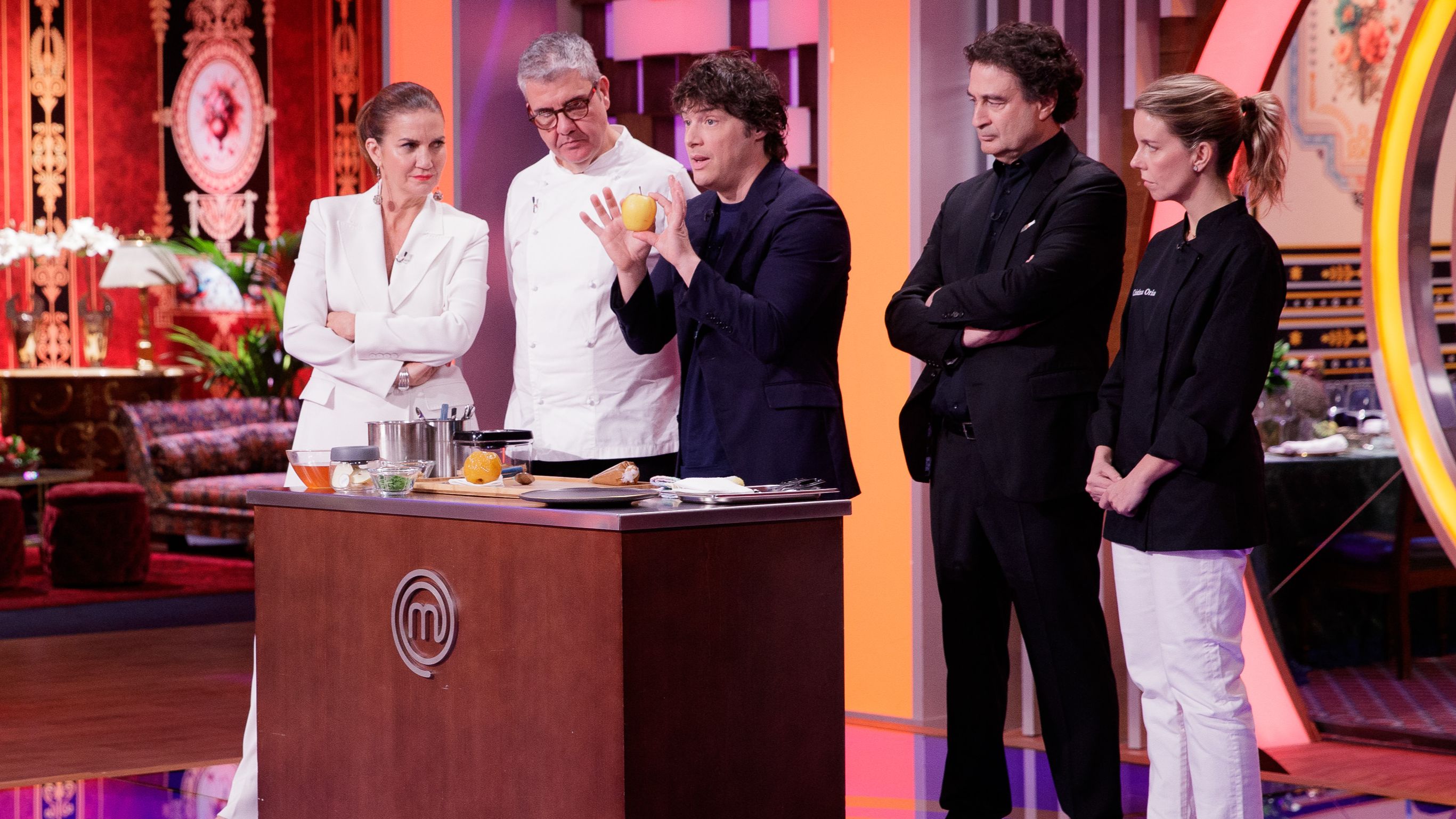 Jordi Cruz hace "magia" en MasterChef: Cocinar con enzimas