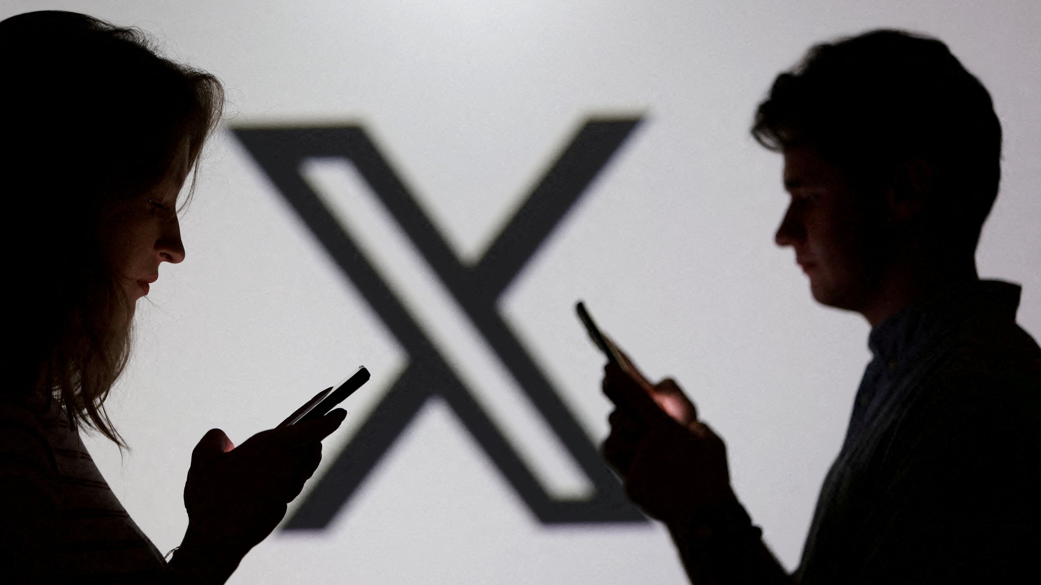 La Comisión Europea multa a X con 120 millones de euros