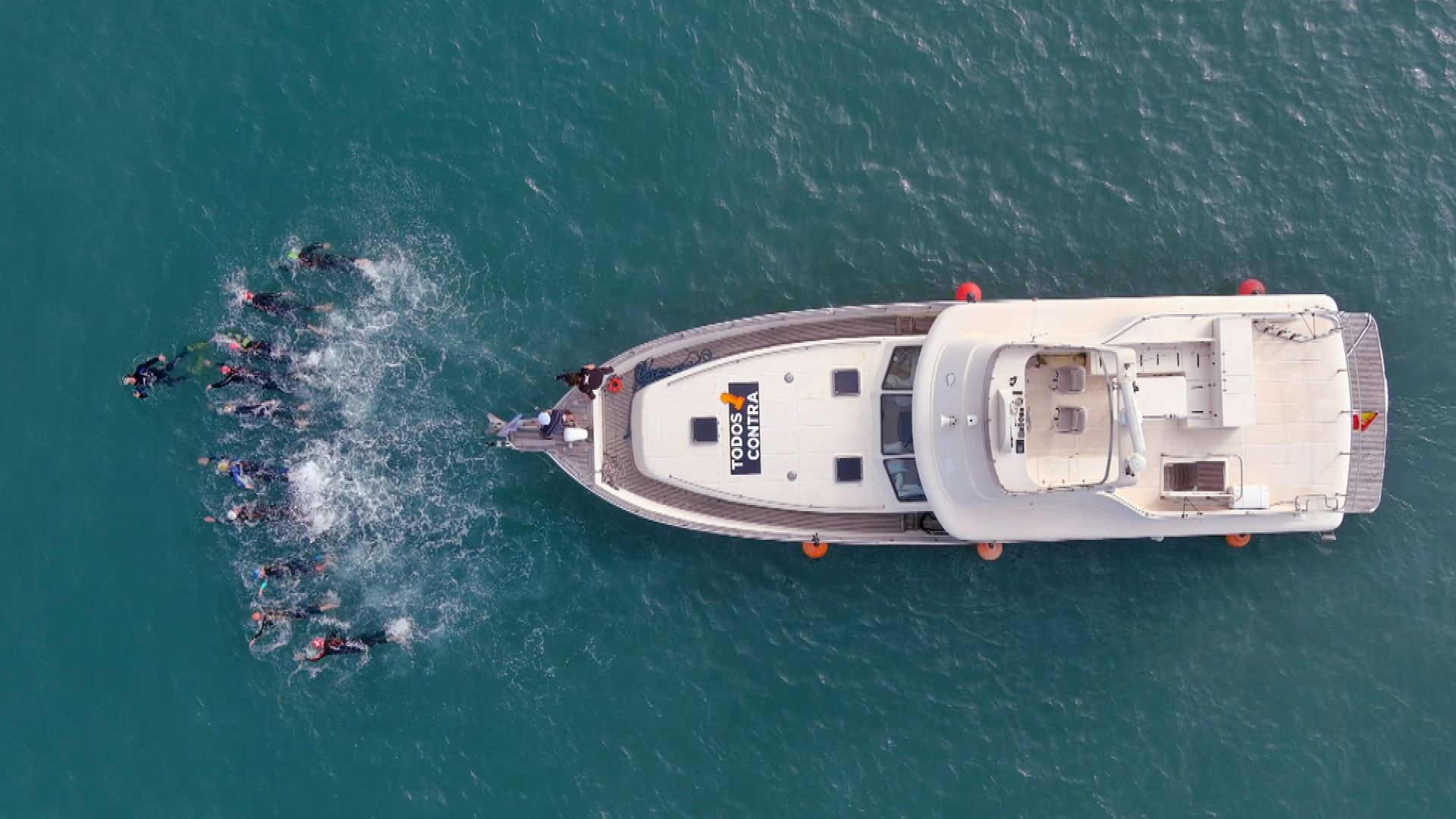 Nuevo reto de David Meca: arrastrar un barco en mar abierto