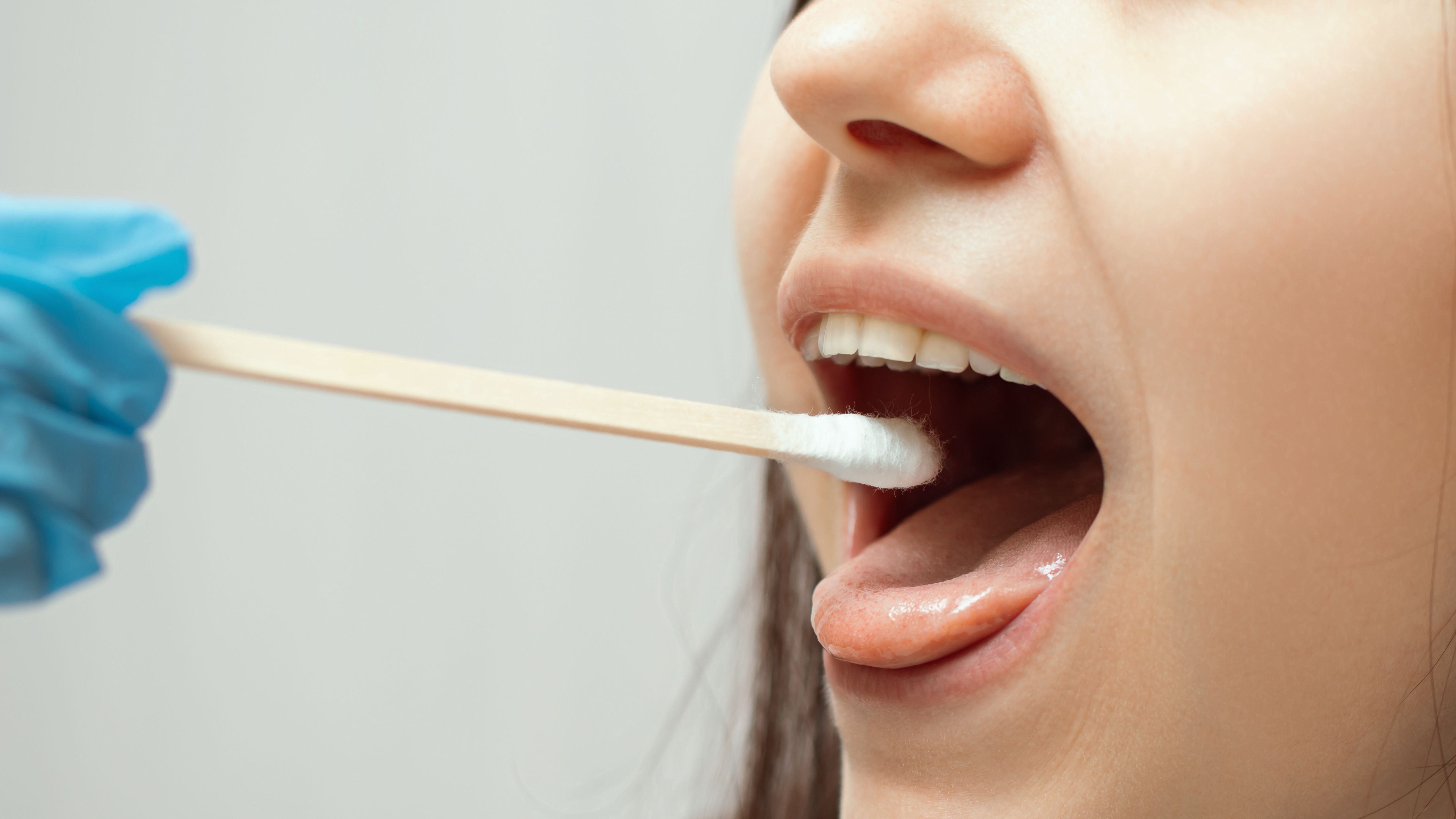 Un nuevo test de saliva es capaz de detectar el cáncer de mama en solo ...