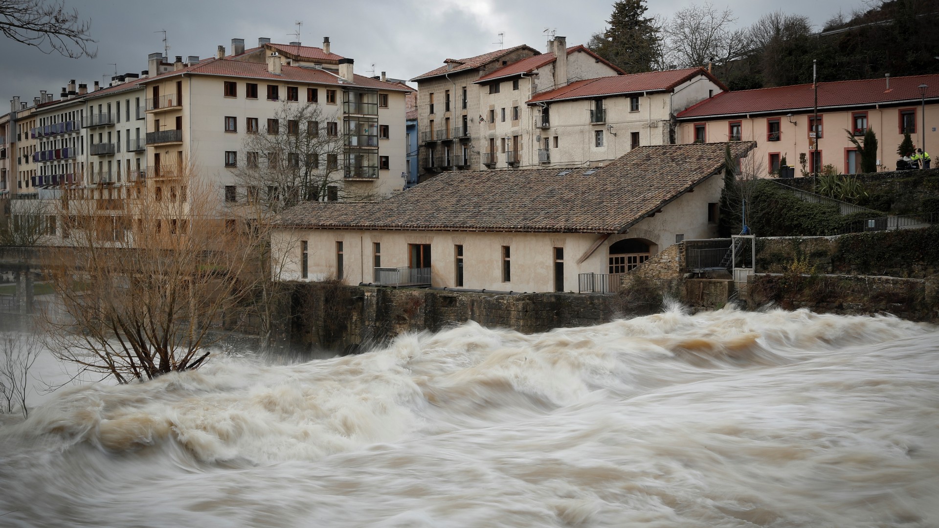 Las lluvias desbordan varios ríos en Navarra