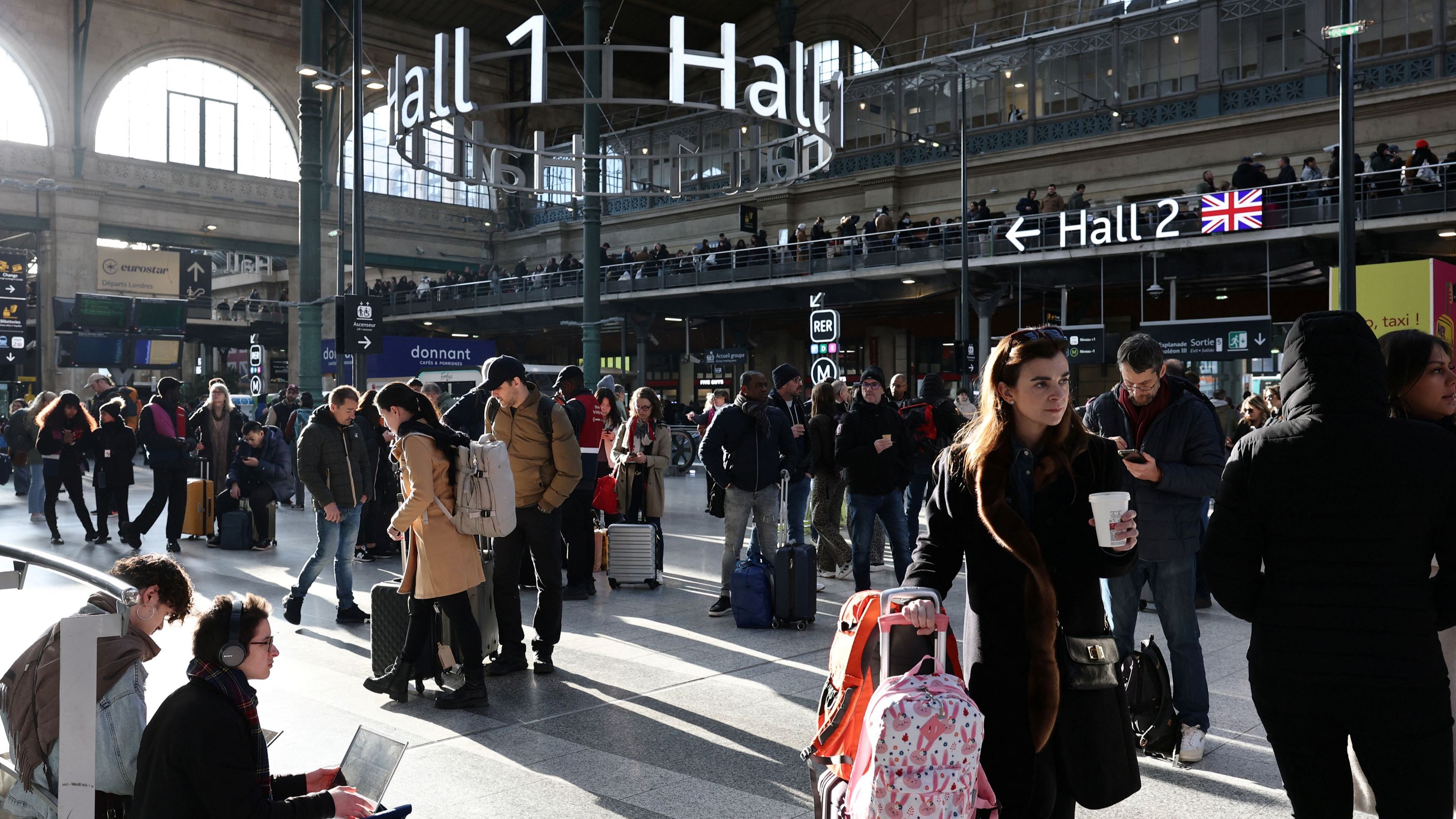 La Estación del Norte de París, paralizada por una bomba