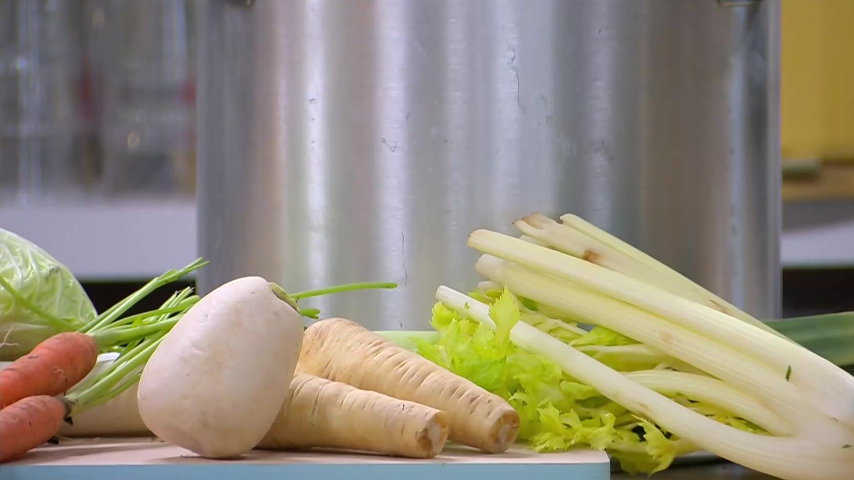 Com preparar una escudella: la recepta d'Ada Parellada.