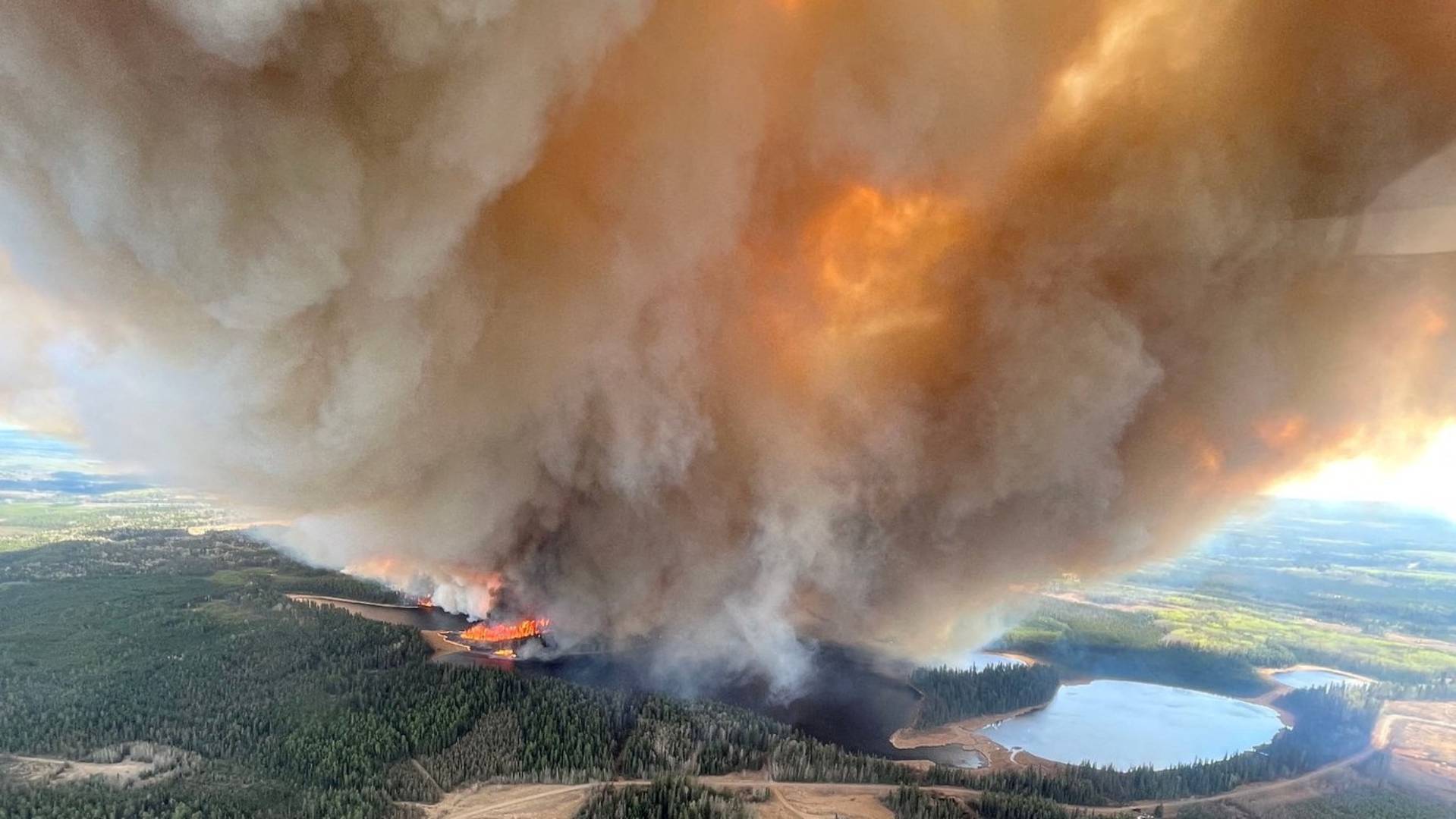 Canadá Alberta Declara El Estado De Emergencia Por La Ola De Incendios