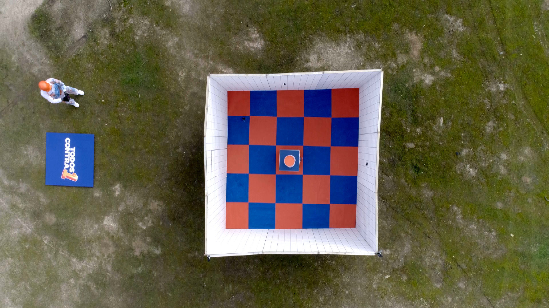 Bomba de pintura en habitación ¿Cuántos azulejos se pintan?