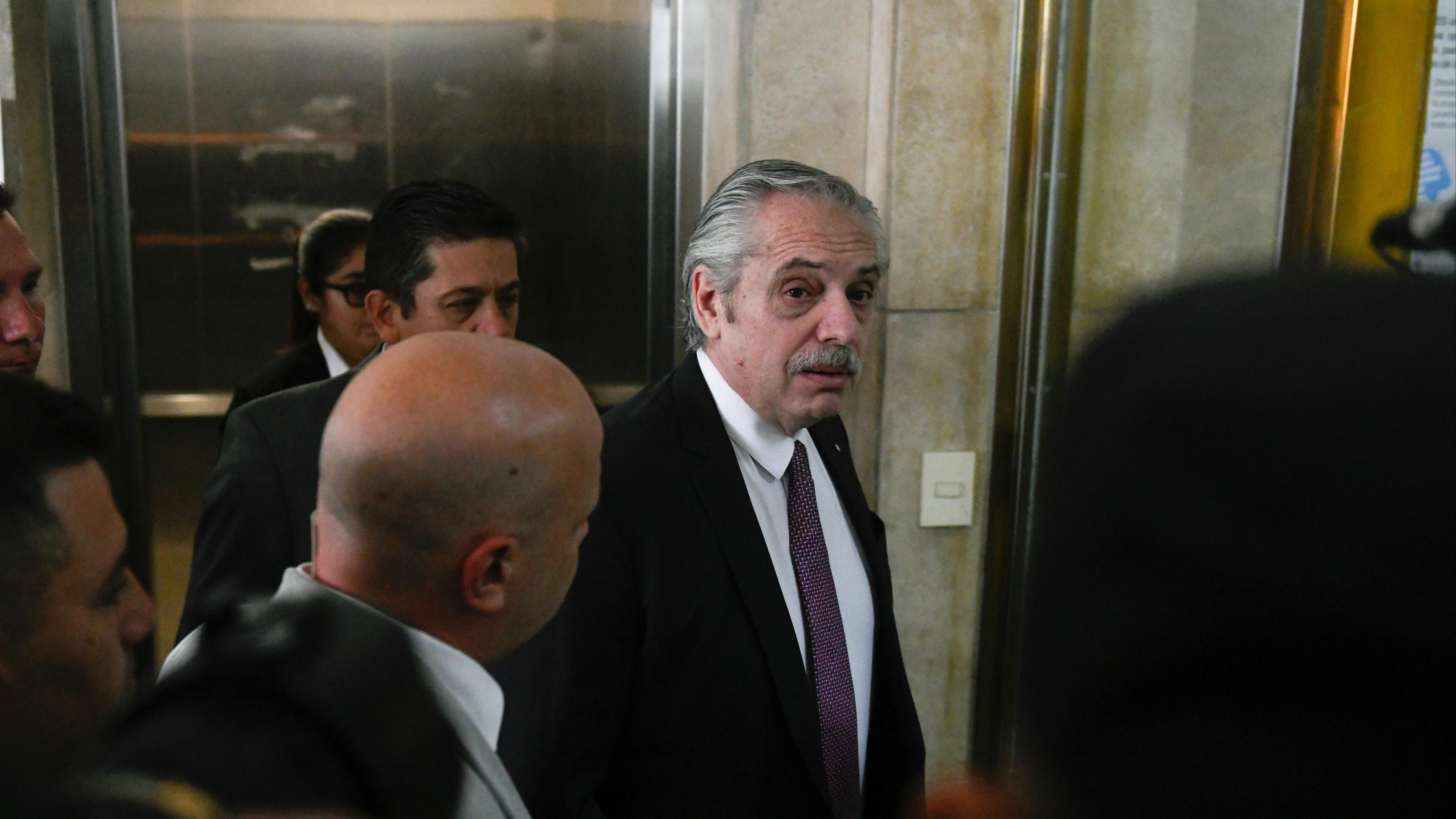 Argentina: Alberto Fernández niega haber golpeado a su expareja