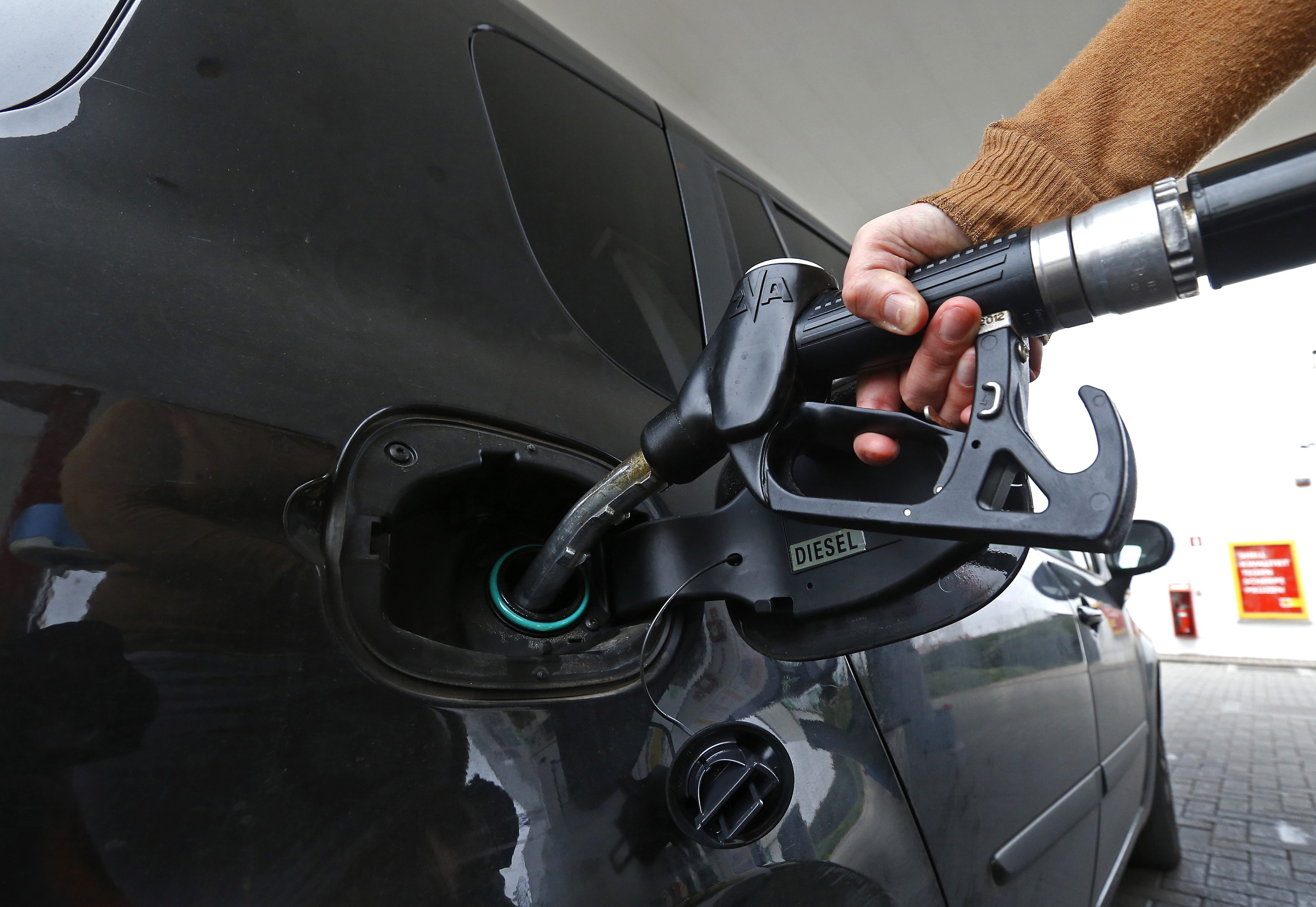 Gasolina Y Gasóleo Cuestan Más Que A Principios De Año Rtve Es