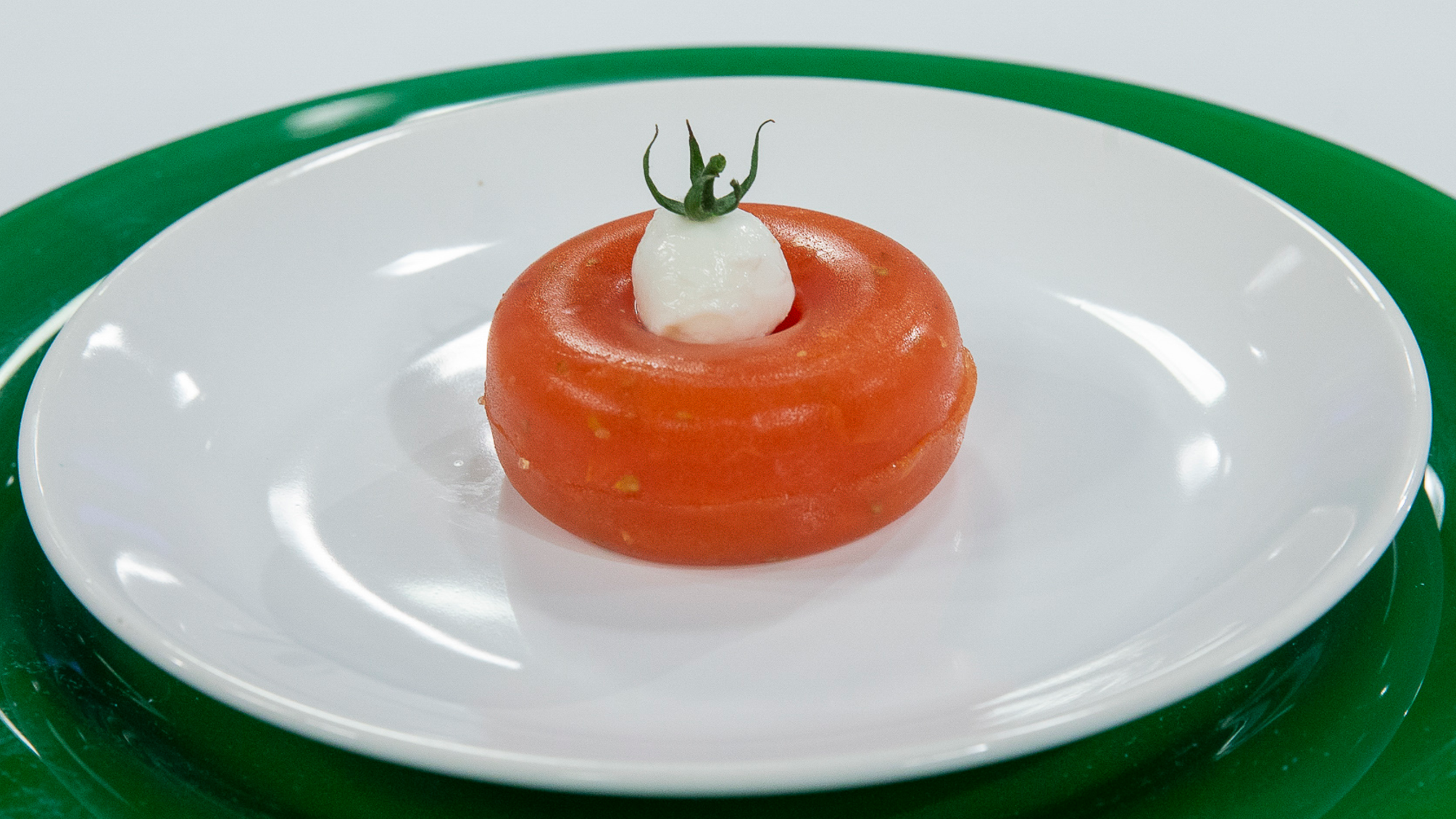 Gelatinas de tomate rellenas de queso de cabra | RTVE.es