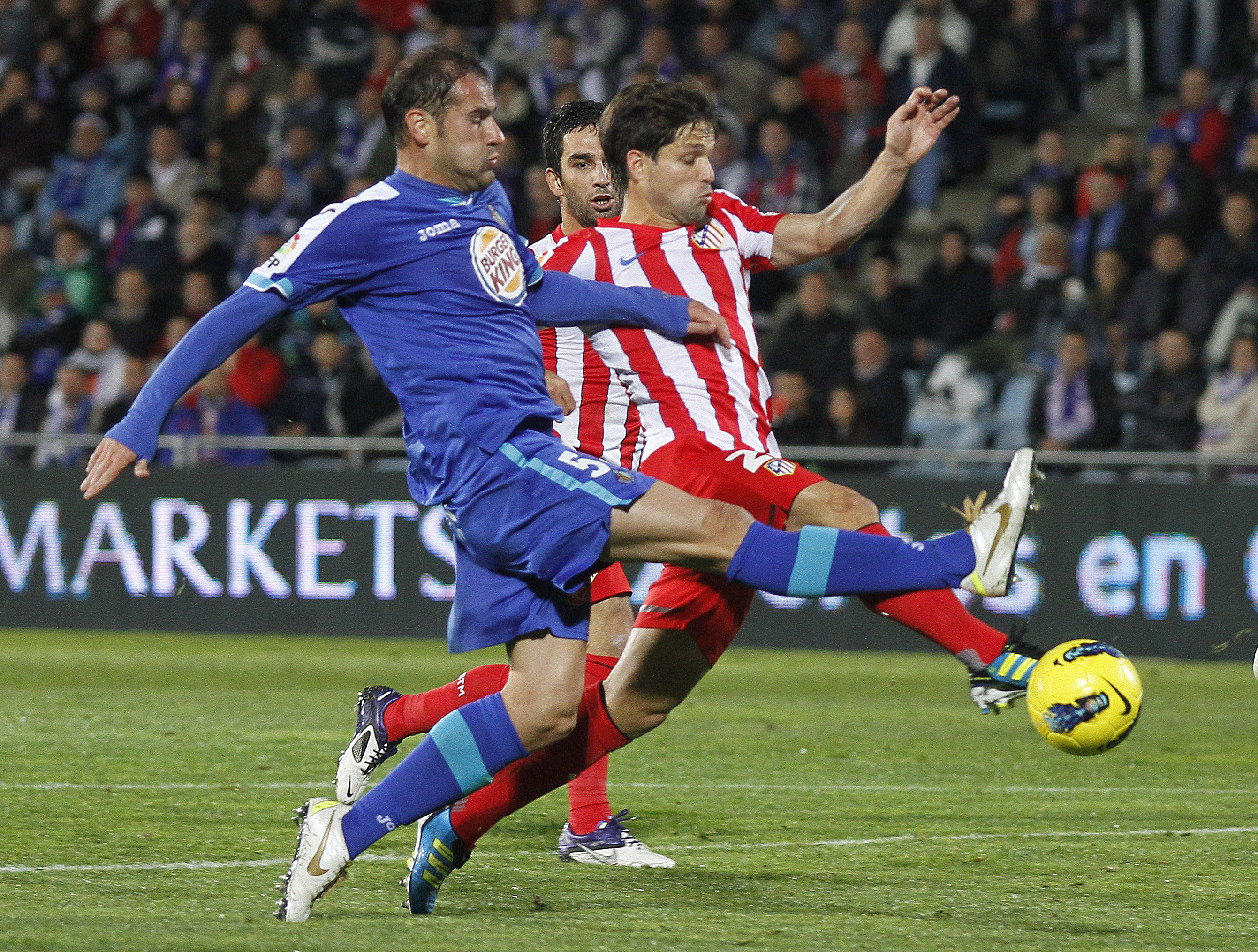 Fútbol | Getafe 3- 2 Atlético: El Getafe remonta con diez y se impone ...
