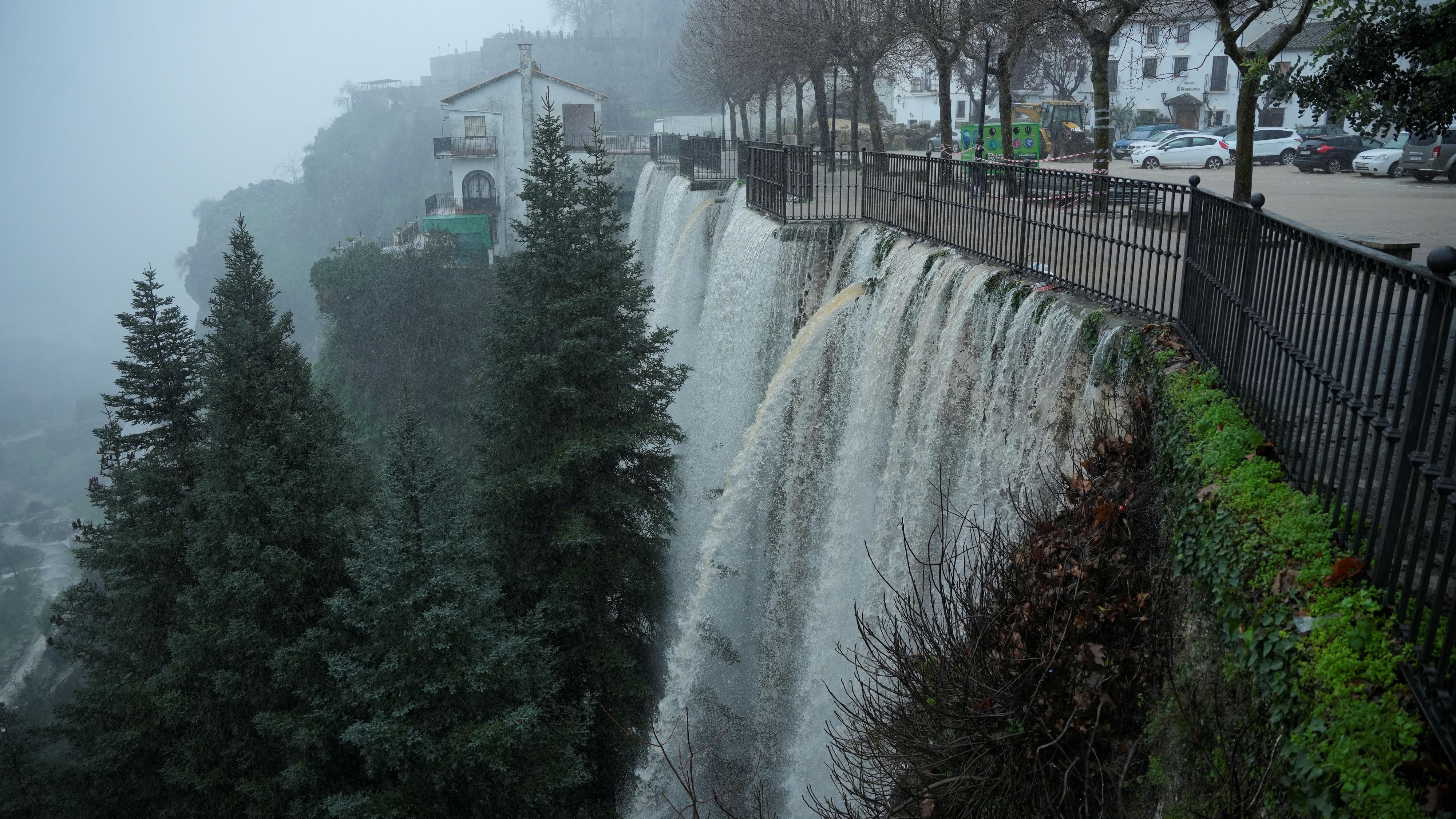 La borrasca Leonardo se ceba con la sierra de Grazalema