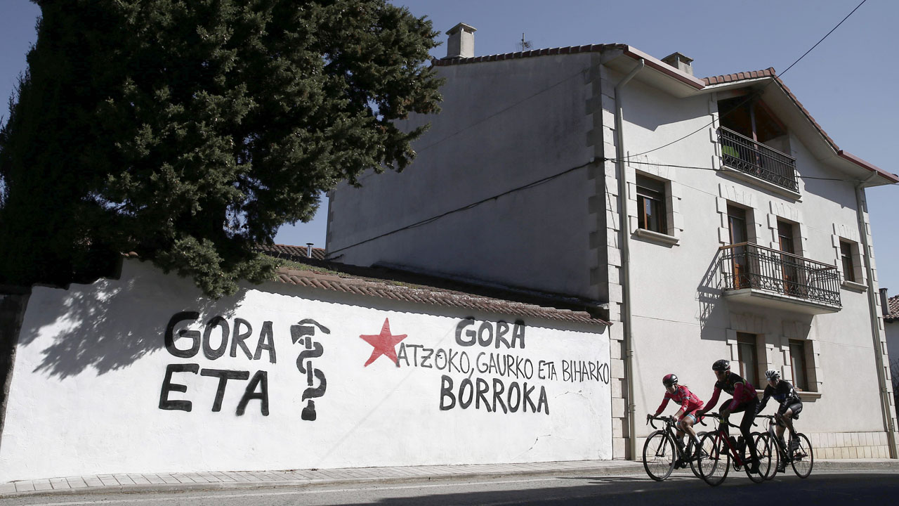 ETA: La Guardia Civil interviene los bienes de medio centenar de ...