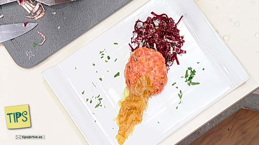 Hamburguesa de pollo, queso y bacón con cebolla | RTVE.es