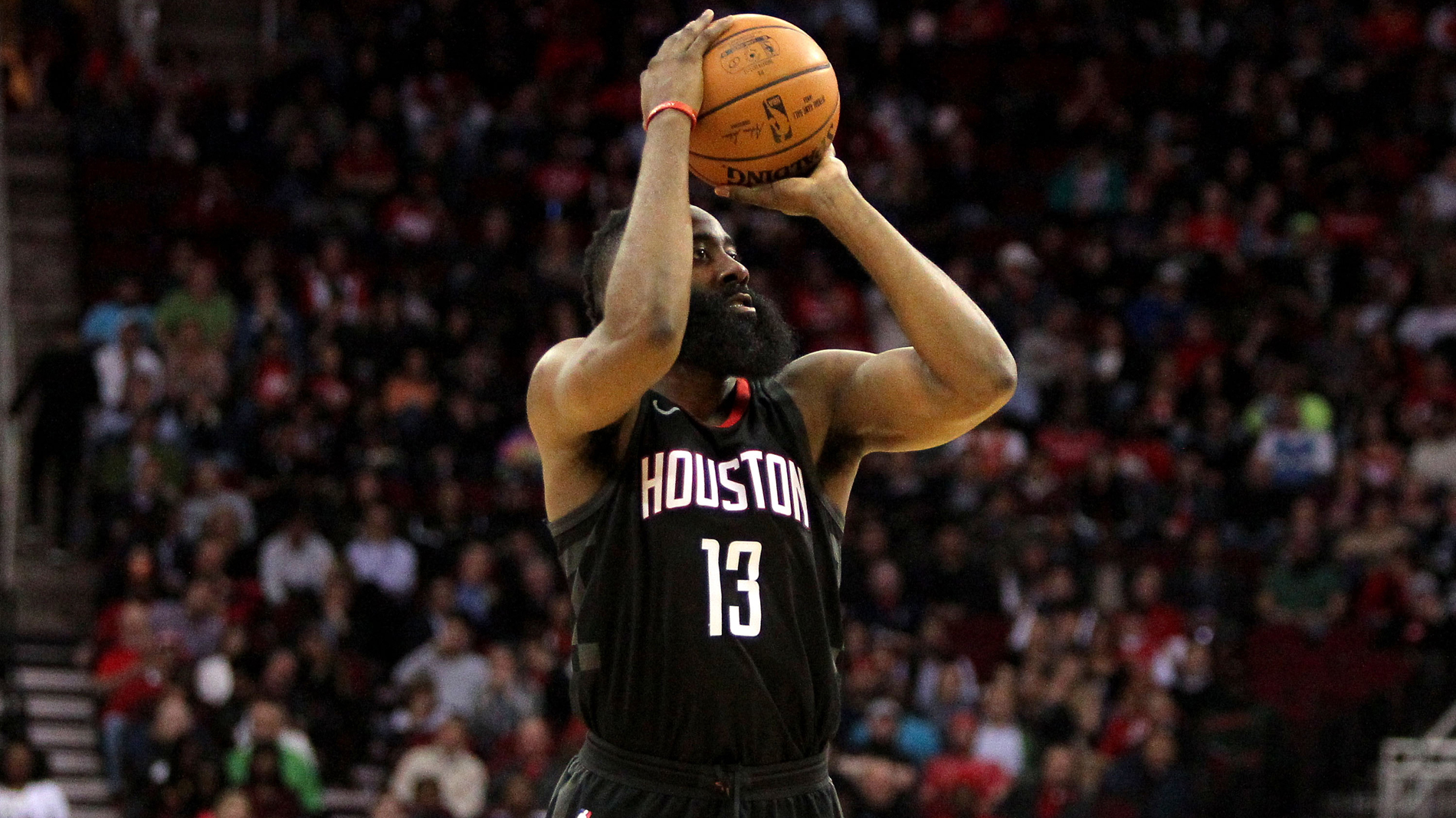 Harden hace historia con un triple-doble de 60 puntos