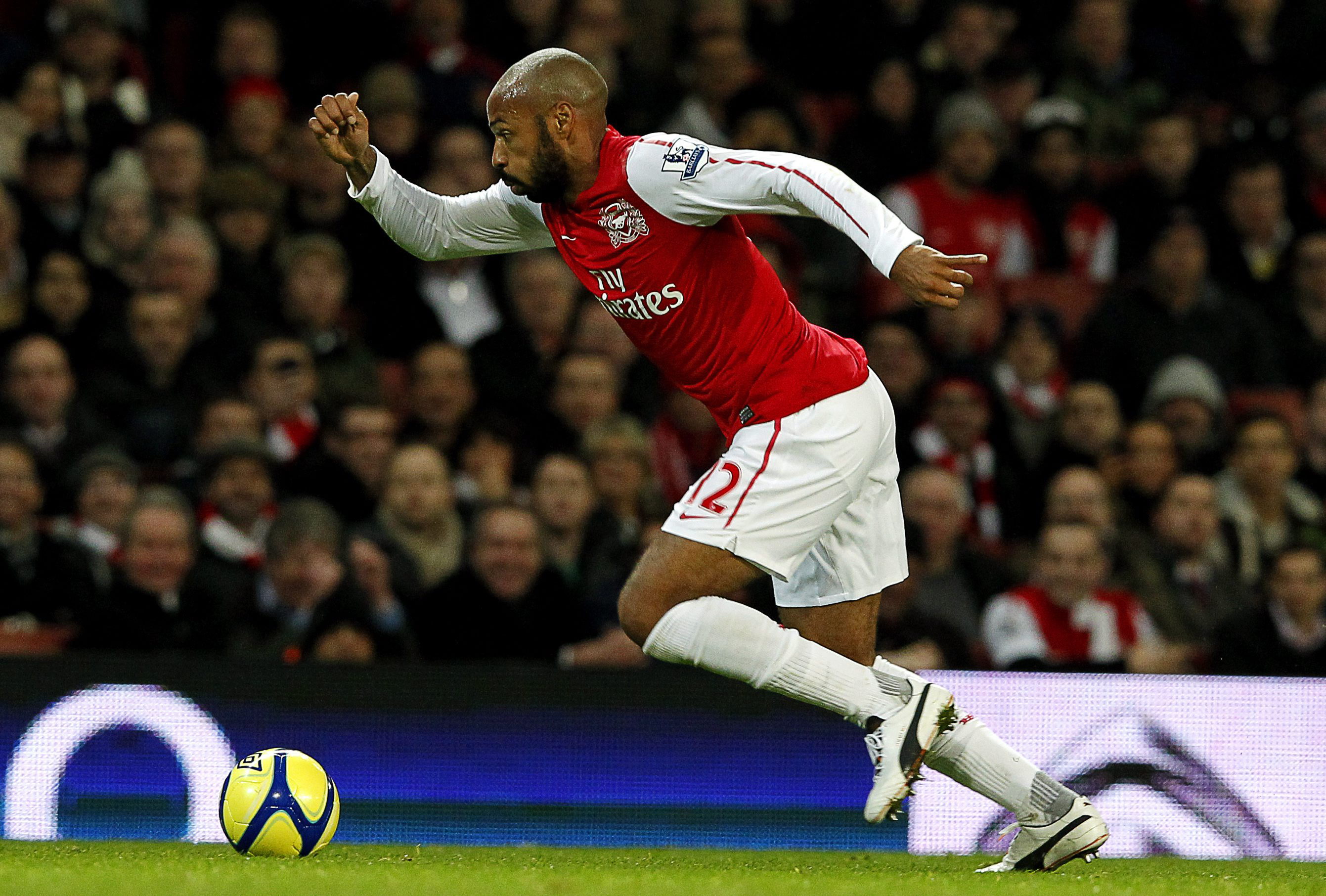 Henry clasifica al Arsenal en su regreso al equipo