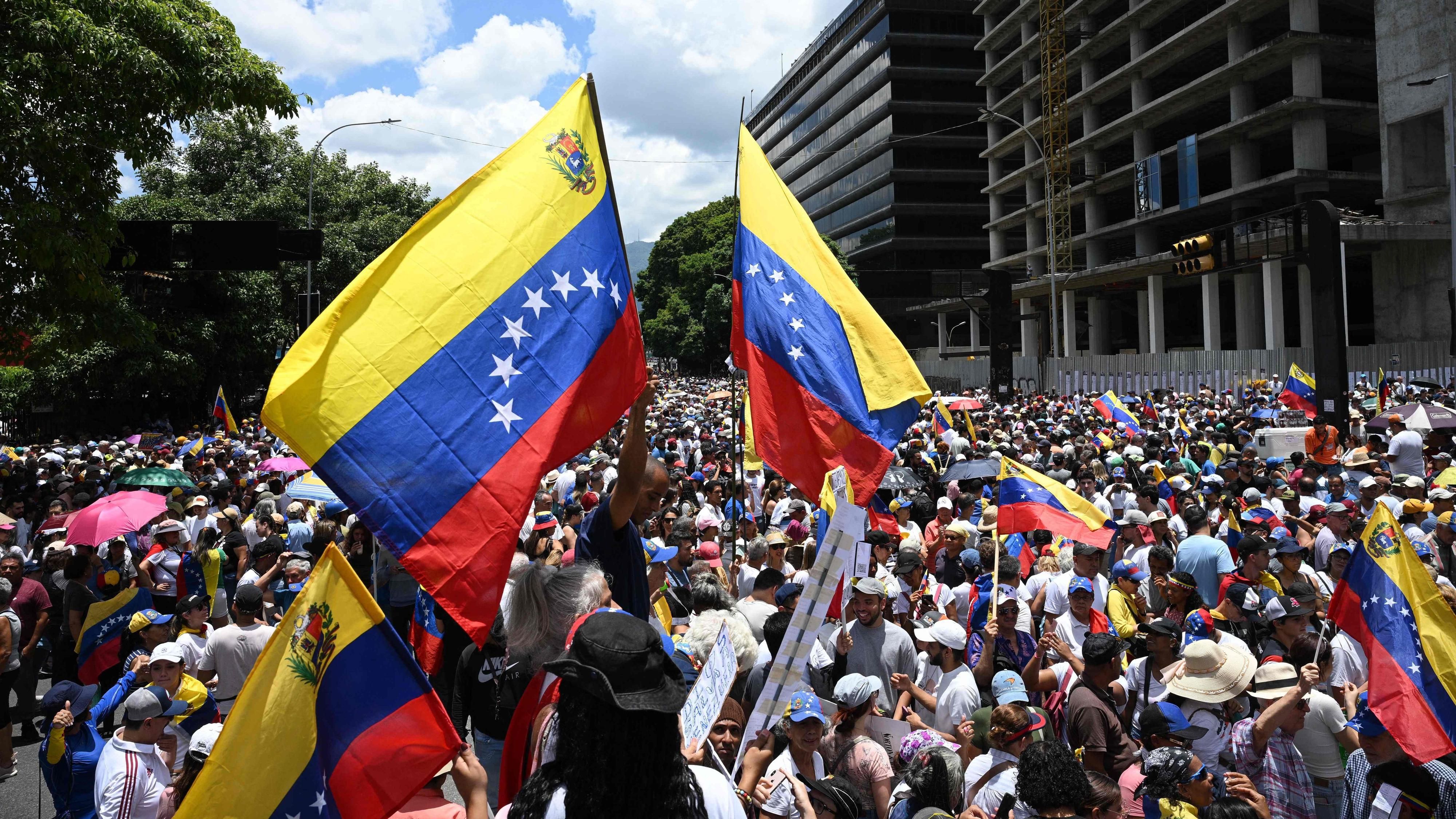 ‘Informe Semanal’ aborda la situación política de Venezuela