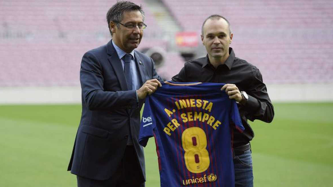 Fútbol | FC Barcelona: Iniesta renueva "de por vida" con el Barça | RTVE.es