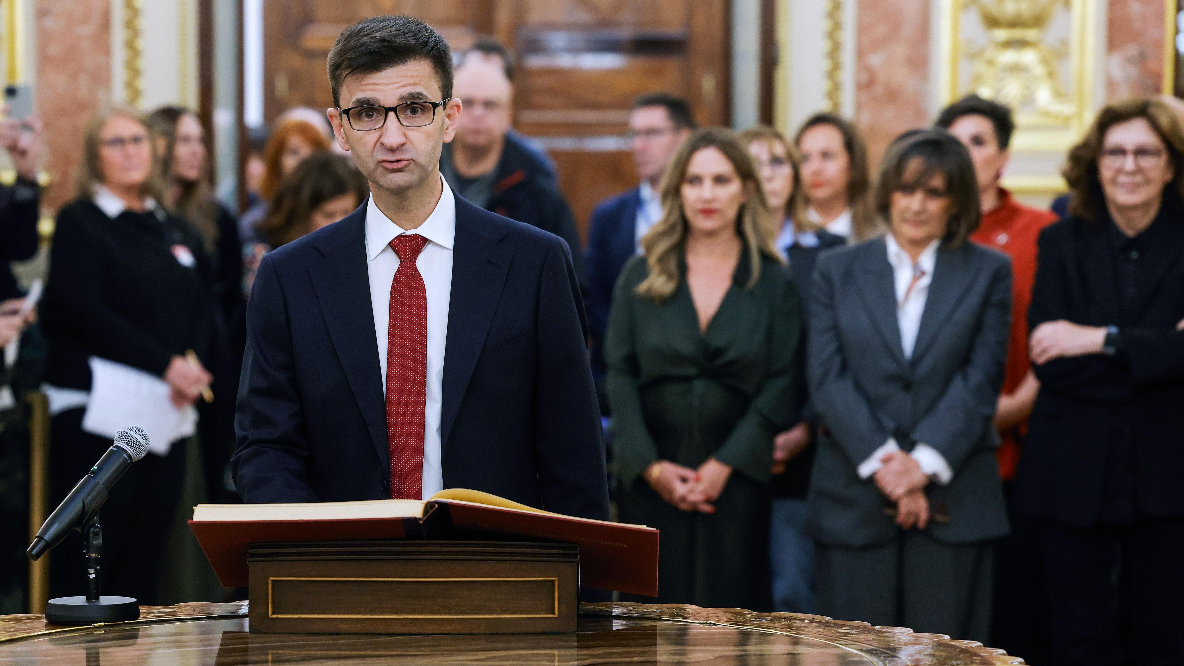 José Pablo López y el resto de consejeros de RTVE toman posesión de sus ...