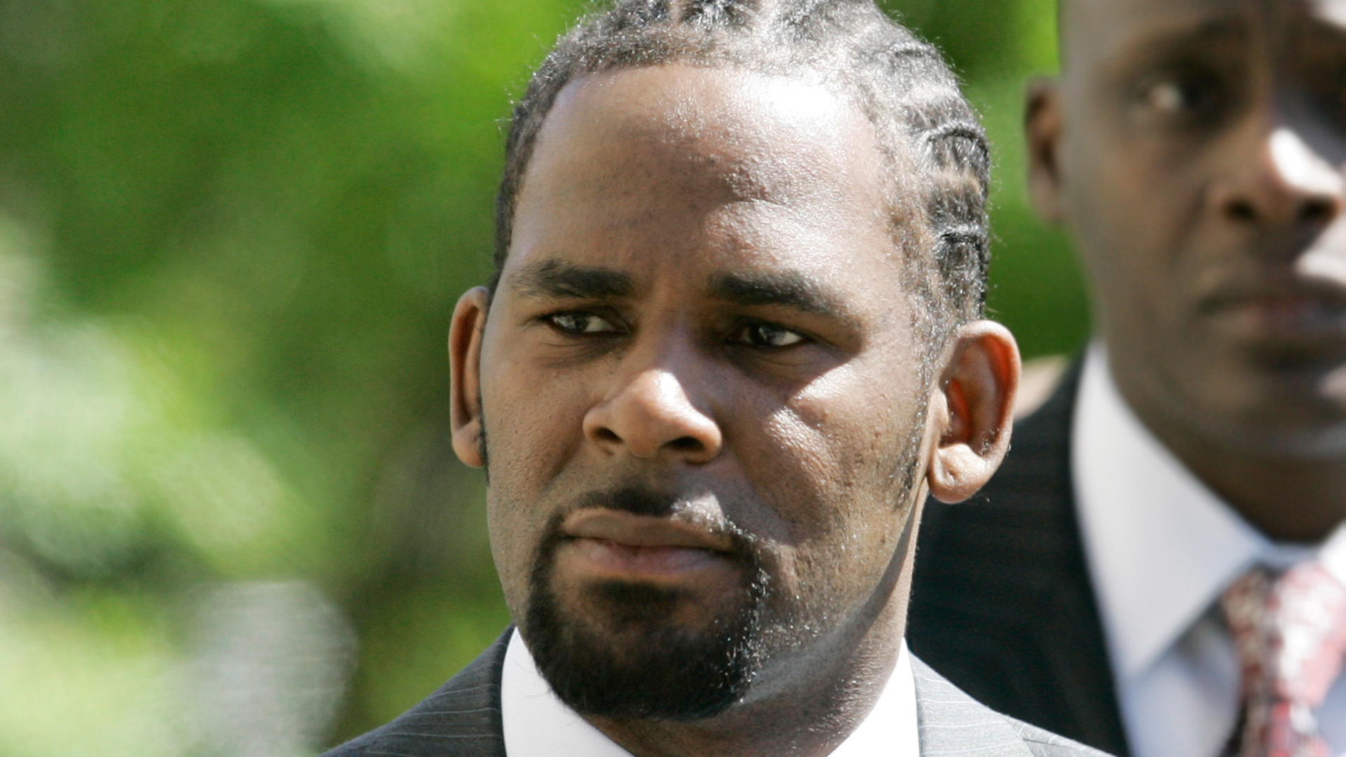 R. Kelly, condenado a 20 años de prisión por pornografía infantil