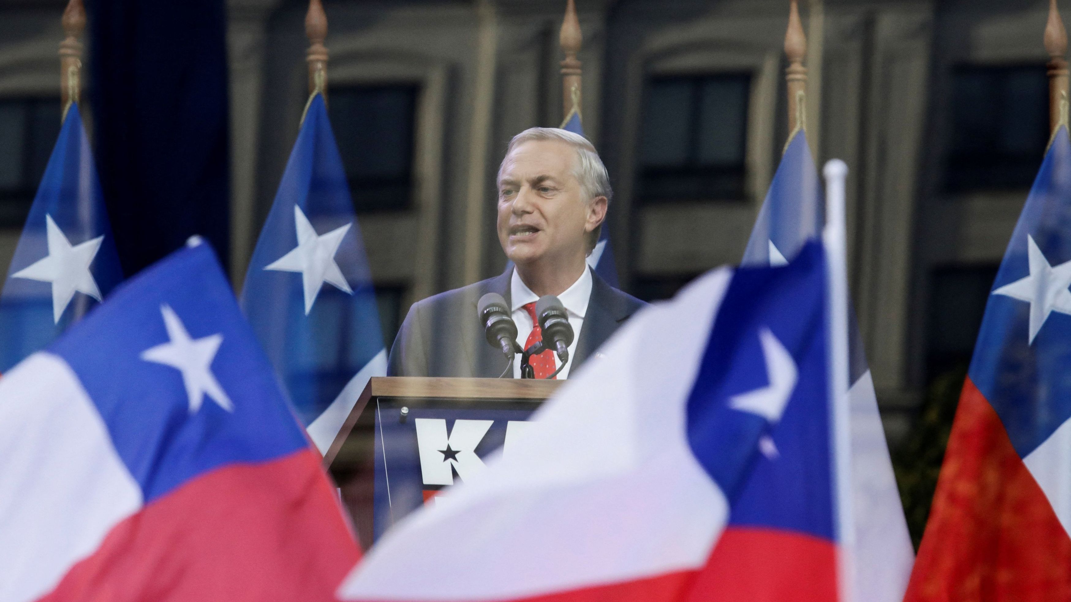Los lazos de Kast, favorito en Chile, con la ultraderecha mundial