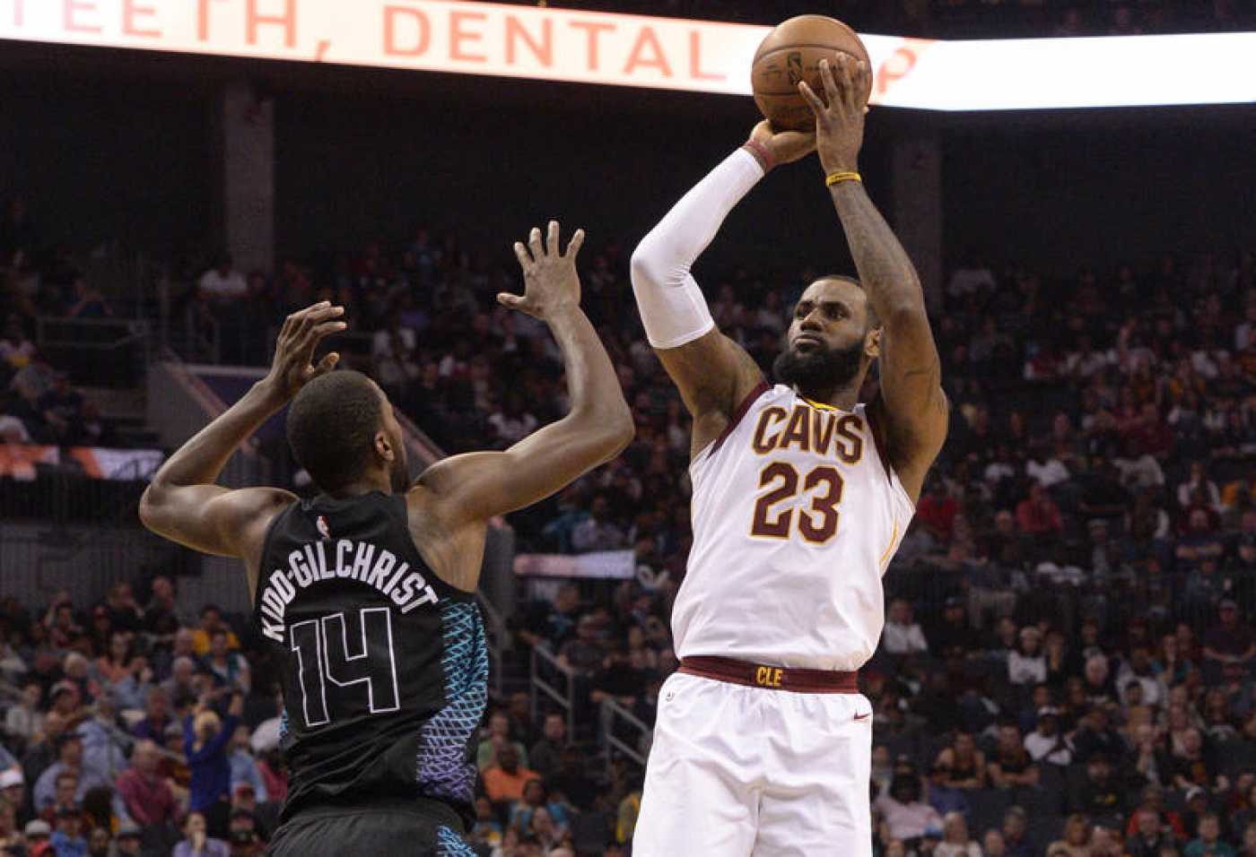 LeBron James iguala a Jordan como el rey de la consistencia ofensiva