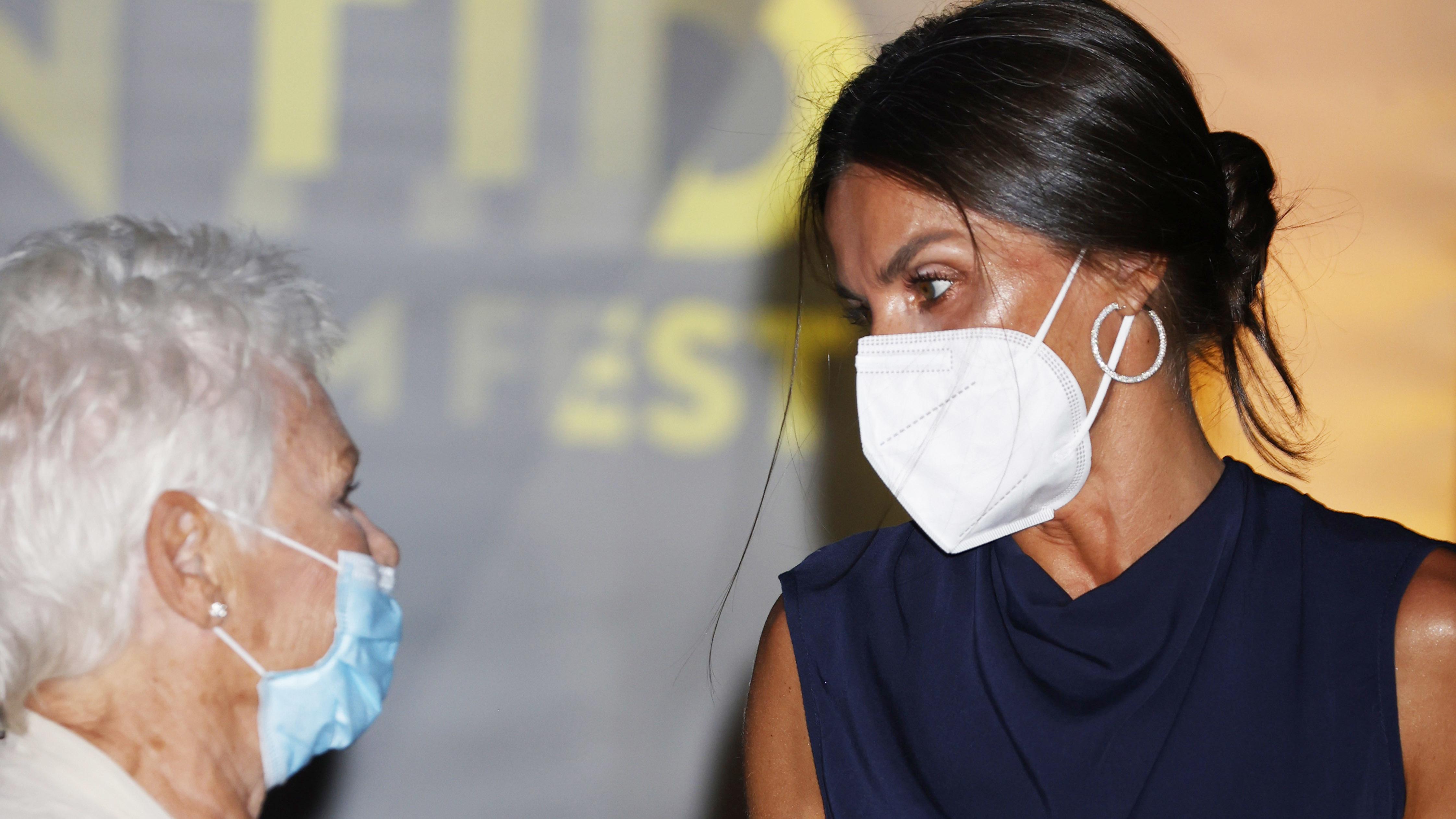 La reina Letizia está en Mallorca y le da un premio a Judi Dench