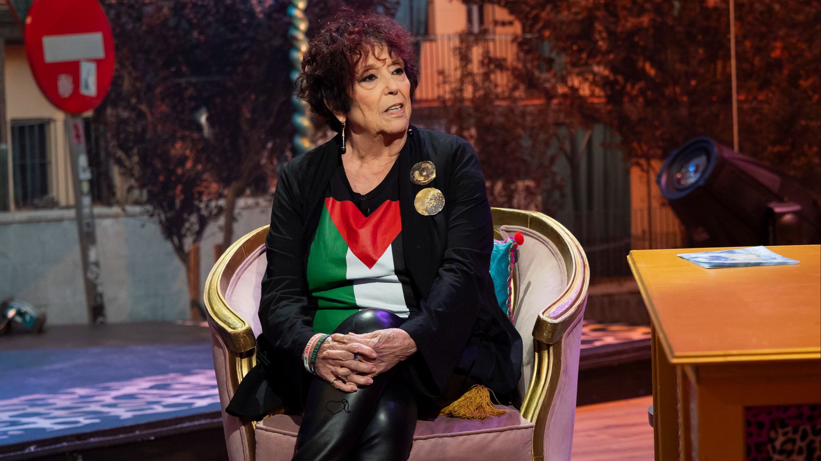 El mensaje de Maruja Torres al rey Juan Carlos y Felipe González