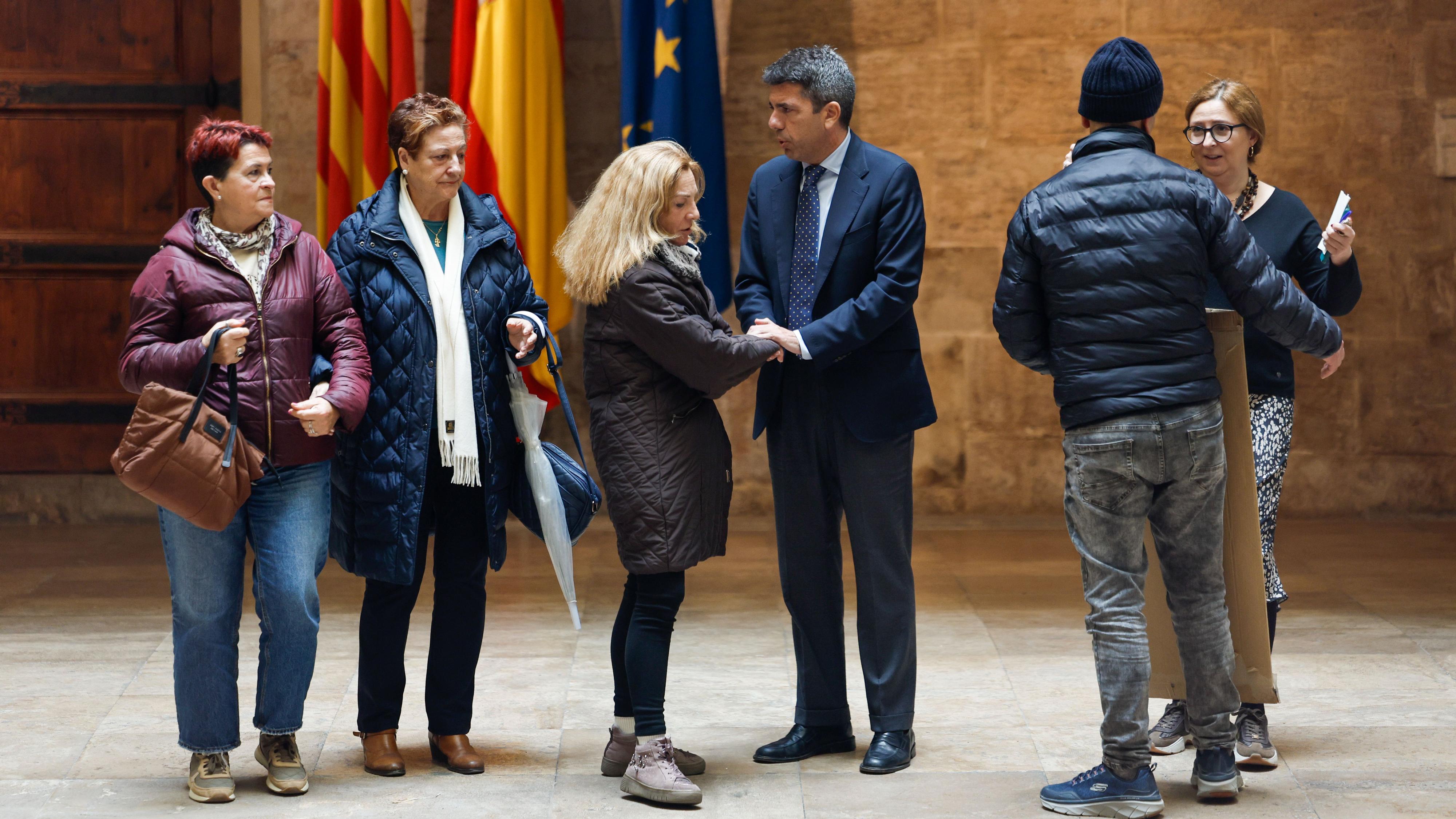 Mazón se reúne con familiares de víctimas de la dana