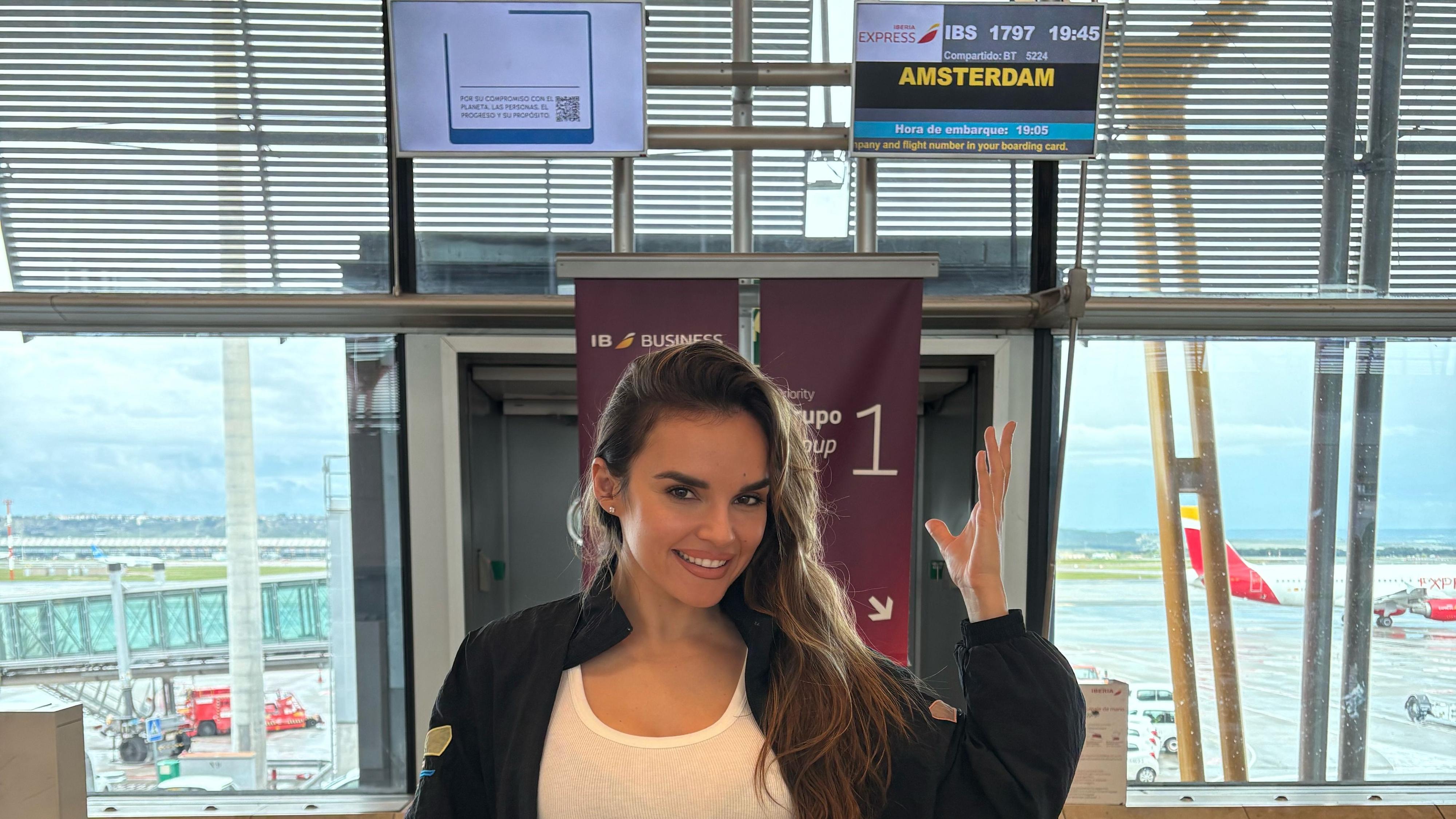 Melody comienza su gira internacional previa a Eurovisión 2025