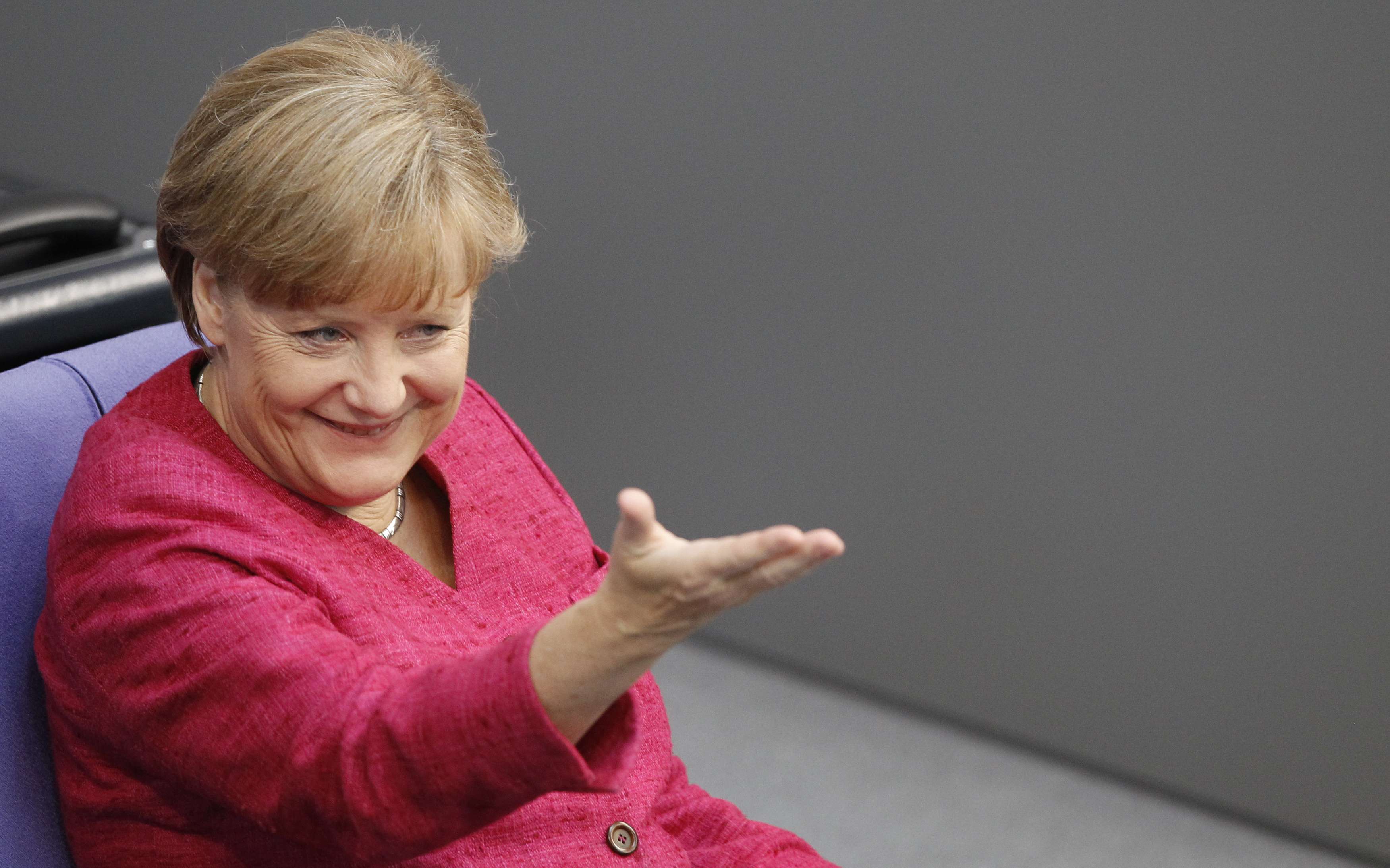 Merkel aplaude la reforma española y la pone como ejemplo