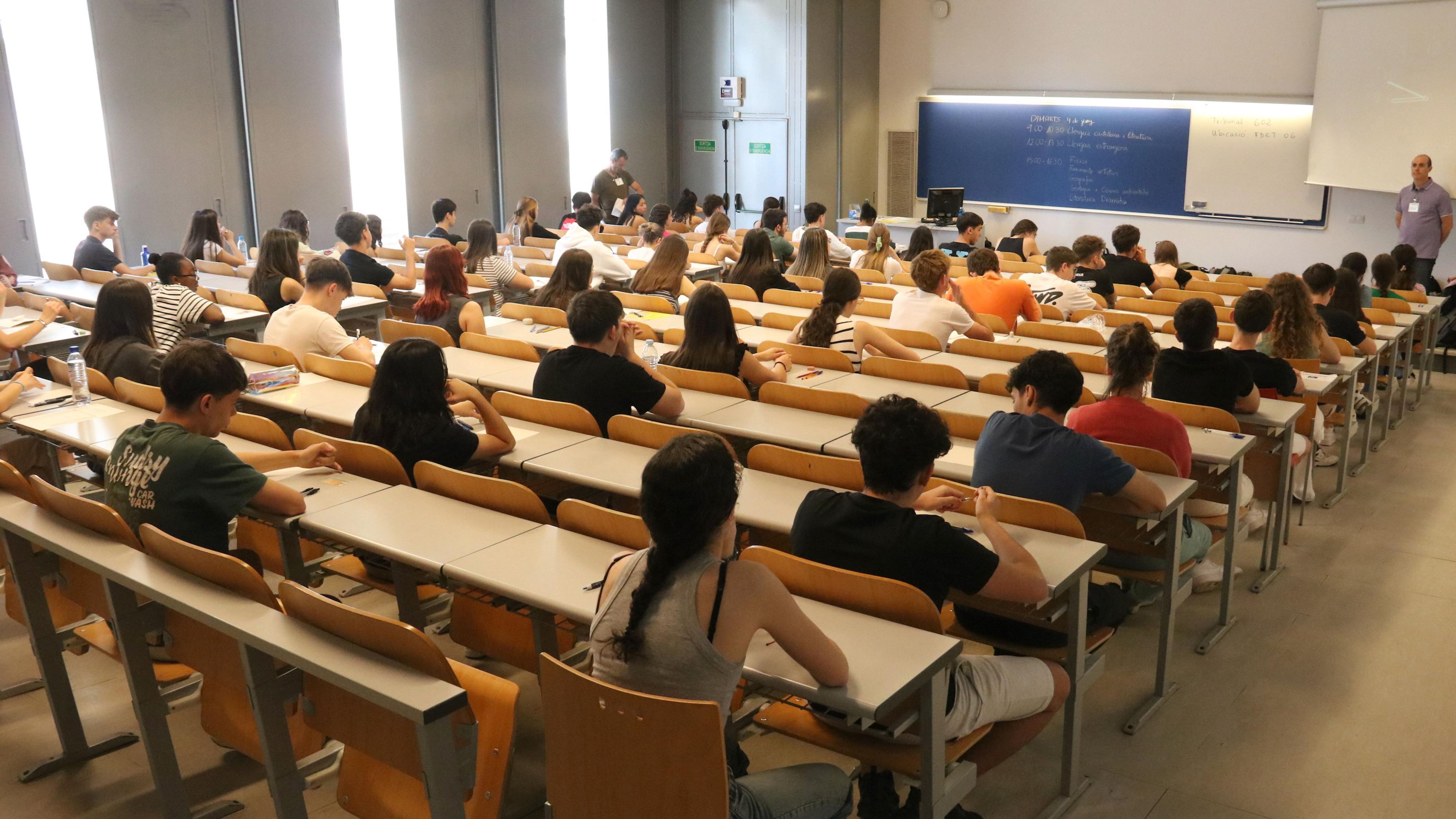 Més de 45.000 estudiants afronten una Selectivitat marcada per la vaga ...