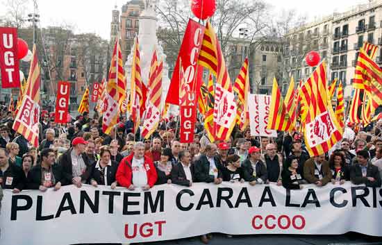 Miles De Personas Se Manifiestan Contra La Crisis En Barcelona