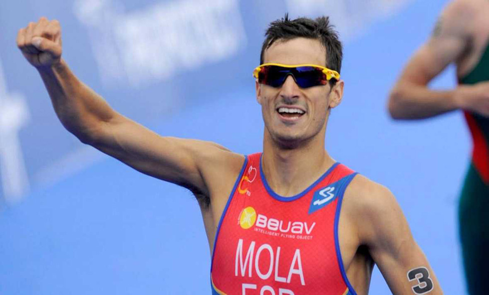 Mola estrena las Series Mundiales con victoria en Abu Dabi