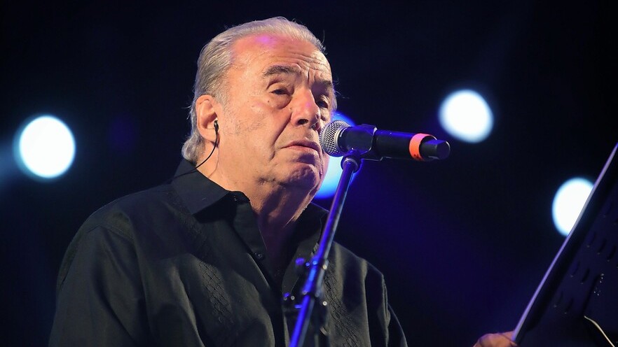 Muere a los 85 años el compositor y cantante mexicano Óscar Chávez, el ...