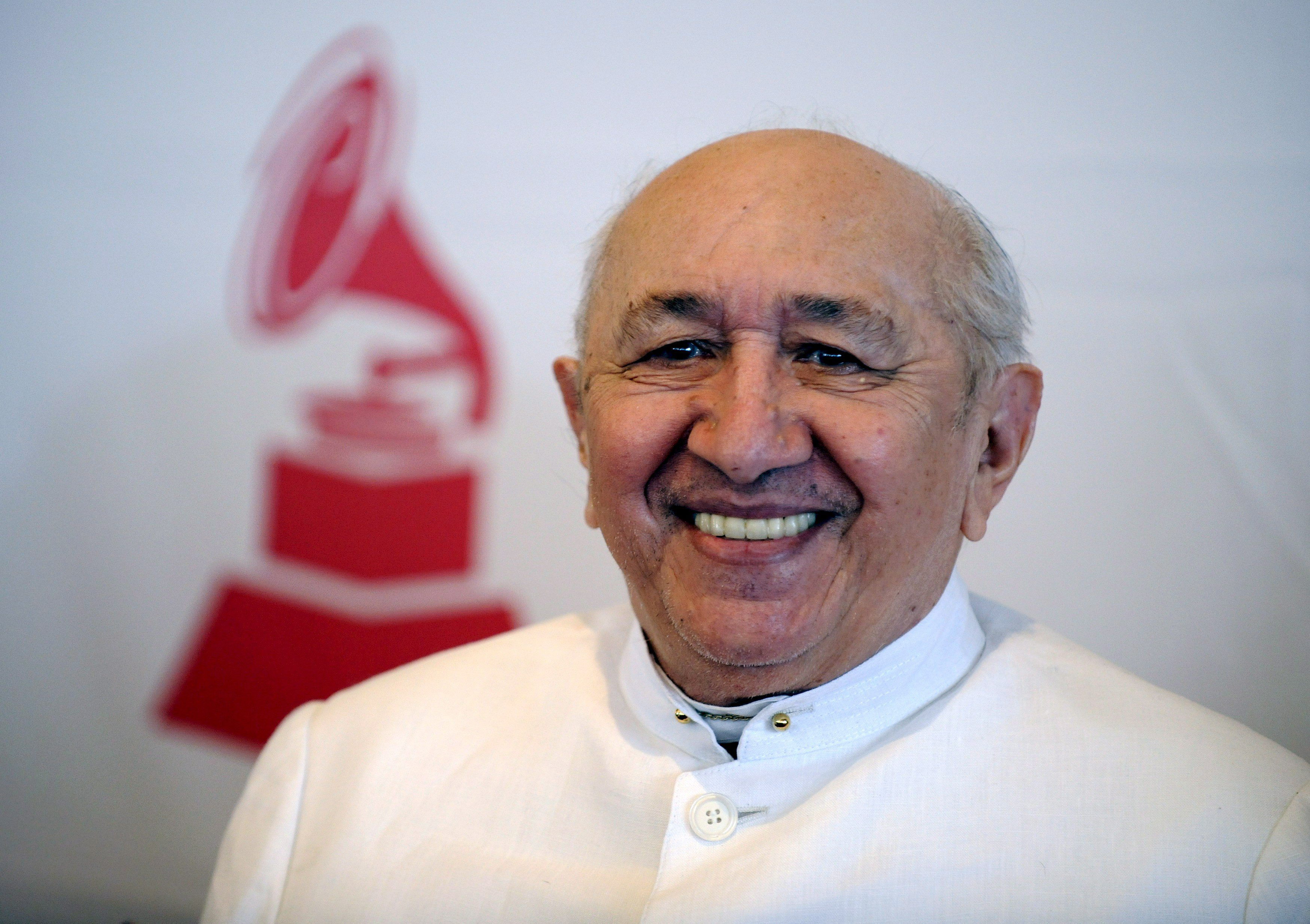 Muere el cantautor venezolano Simón Díaz, autor de "Caballo Viejo"