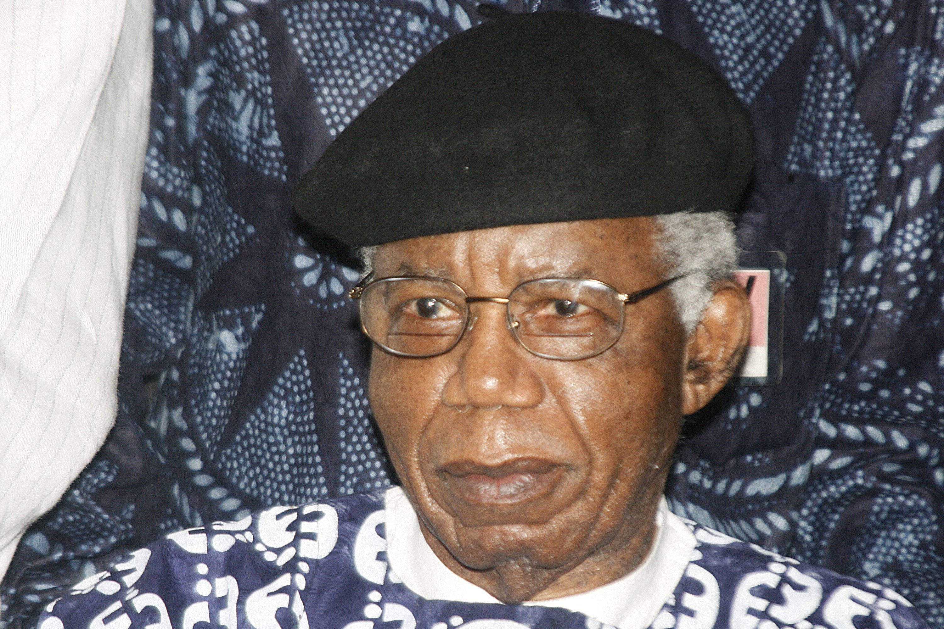 Muere Chinua Achebe, el abuelo de la literatura africana