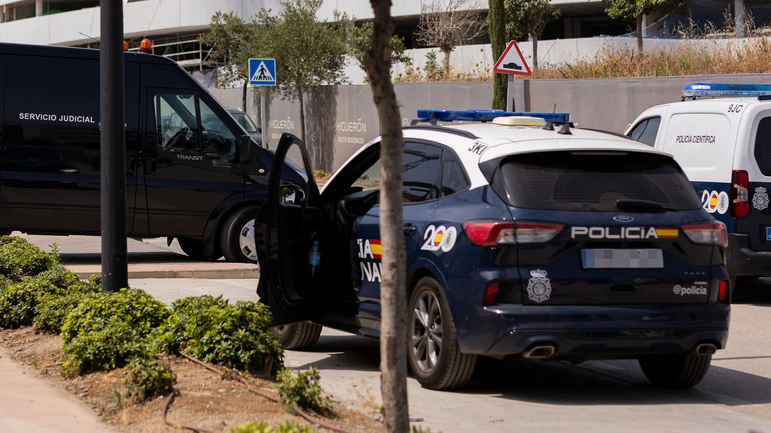 Muere una niña de 4 años al caer accidentalmente desde un cuarto piso ...
