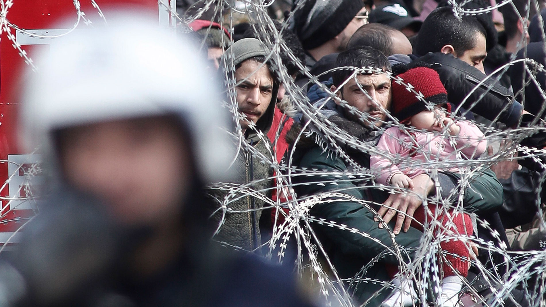 Muere un niño en Lebos por la crisis migratoria de Turquía l RTVE
