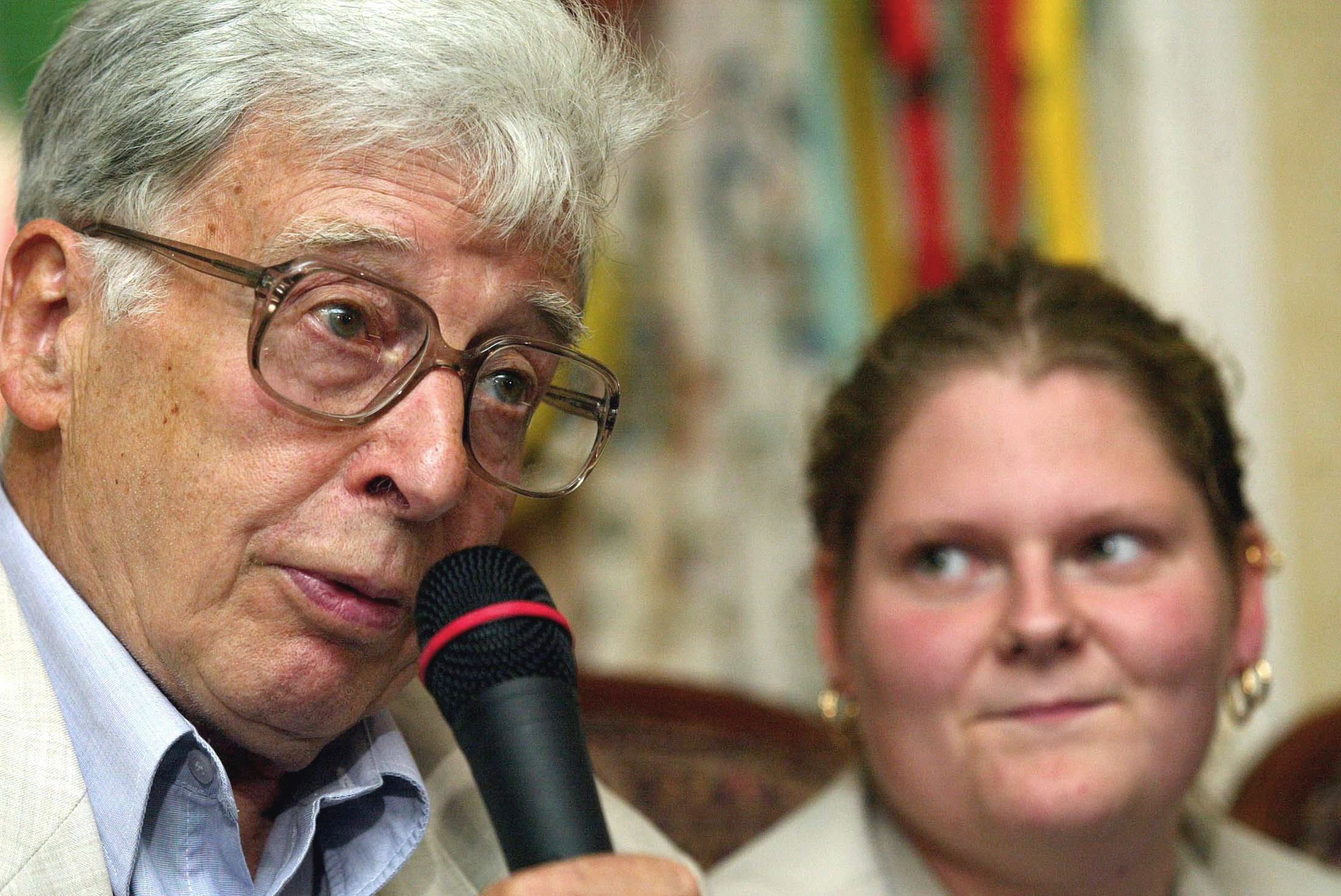 Muere Robert Edwards, pionero de la fecundación 'in vitro'| RTVE