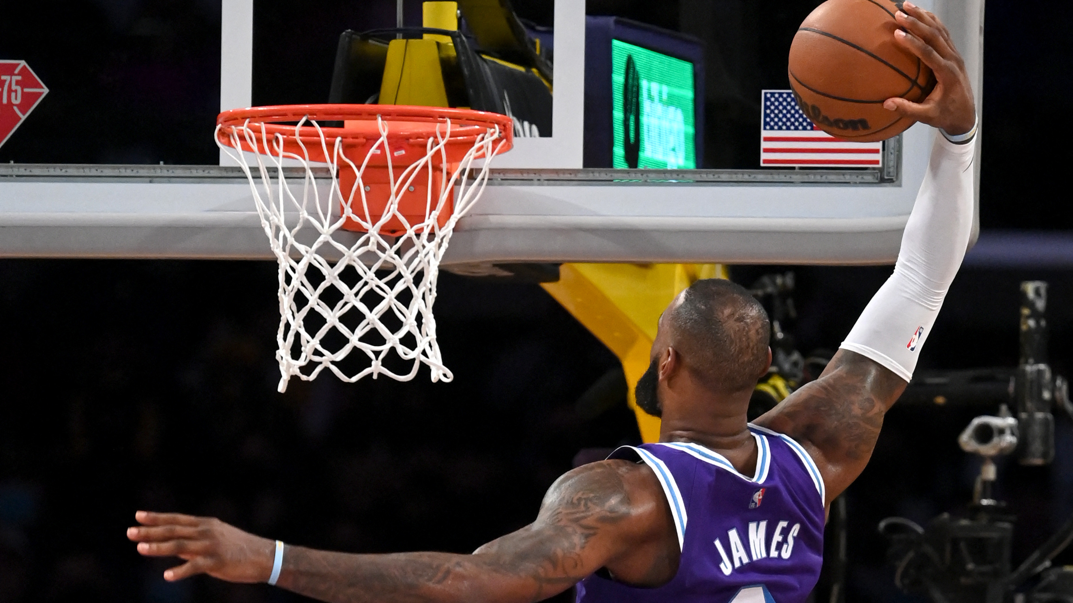 NBA | Lebron James deslumbra en el primer día del año