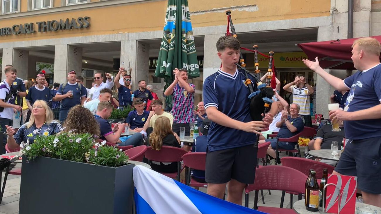 'No Scotland, no party': La afición de Escocia llega a la Eurocopa